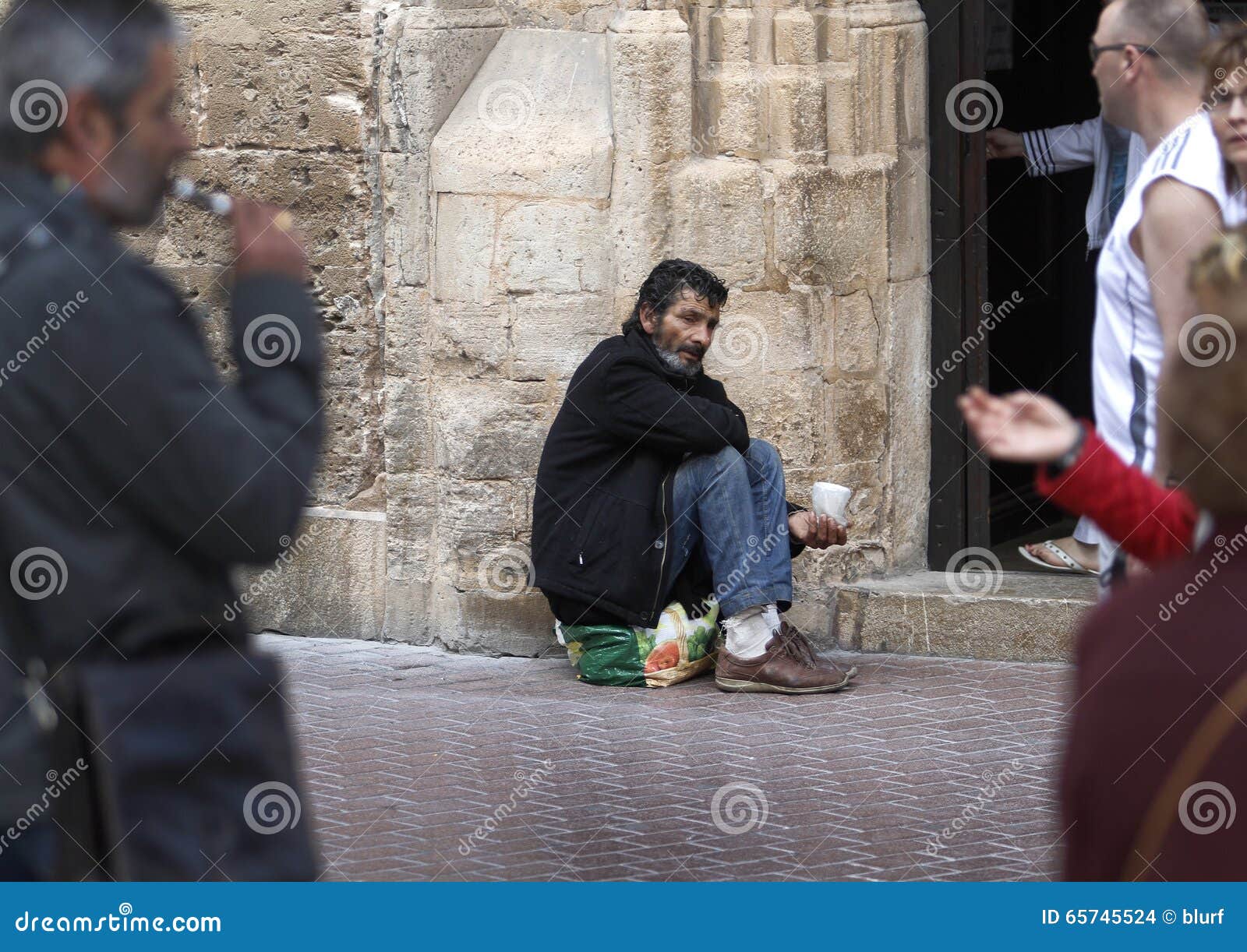 Daklozen Die Voor Geld Bedelen Redactionele Stock Afbeelding - Image of ...