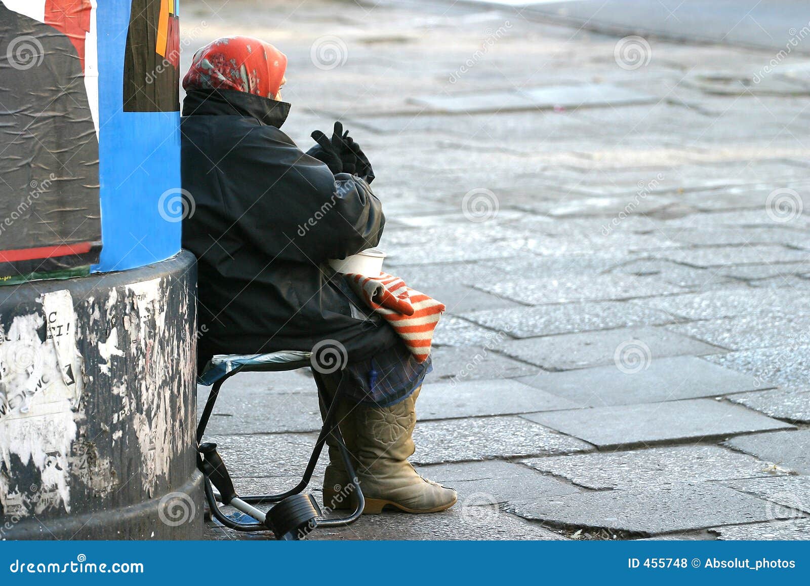 Daklozen I stock foto. Image of daklozen, ellende, honger - 455748