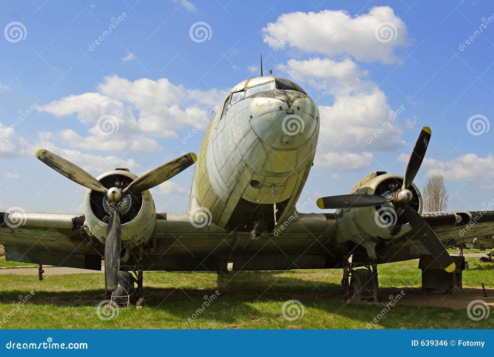 Dakota DC3 stock photo. Image of alloy, cargo, clouds, engine - 639346