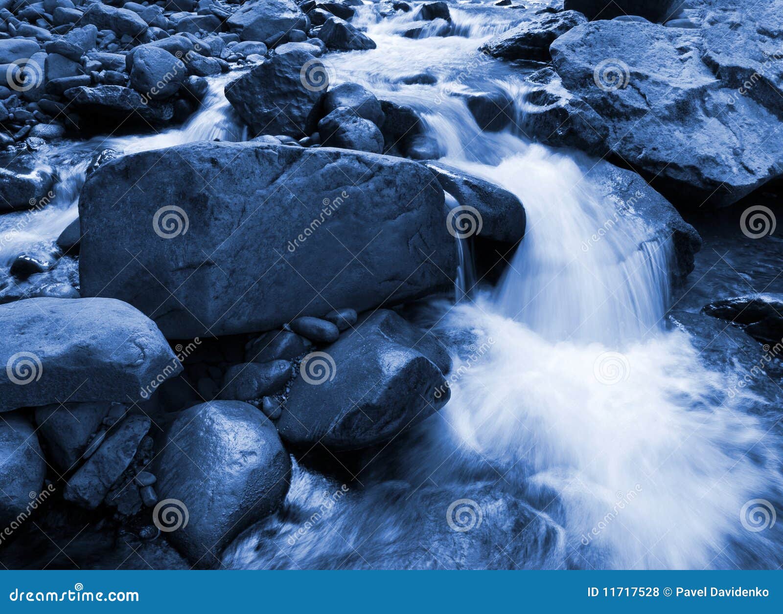Dalend Water stock foto. Image of landschap, versheid - 11717528