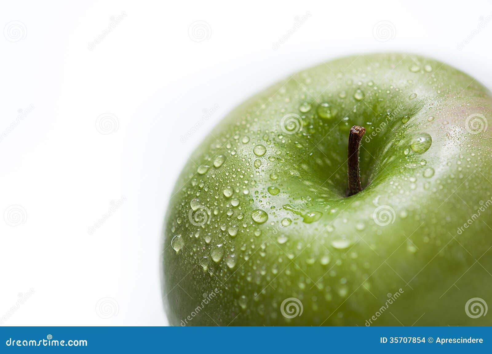 Dalingen Op Een Groene Appel Stock Foto - Image of verfrissing, regen ...