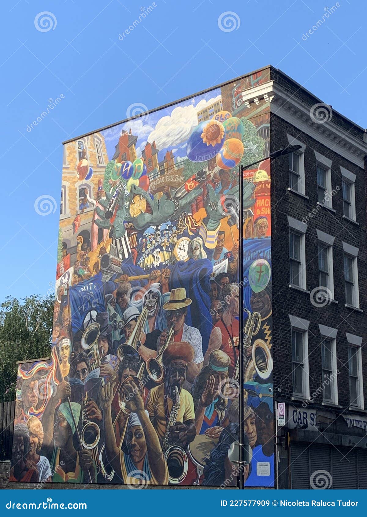 The Dalston Lane Mural, Painted in 1985 by Ray Walker. this Now Iconic ...