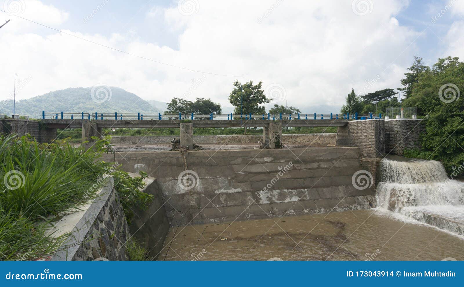 Dam Divider River Water Flow. Editorial Stock Image - Image of industry ...