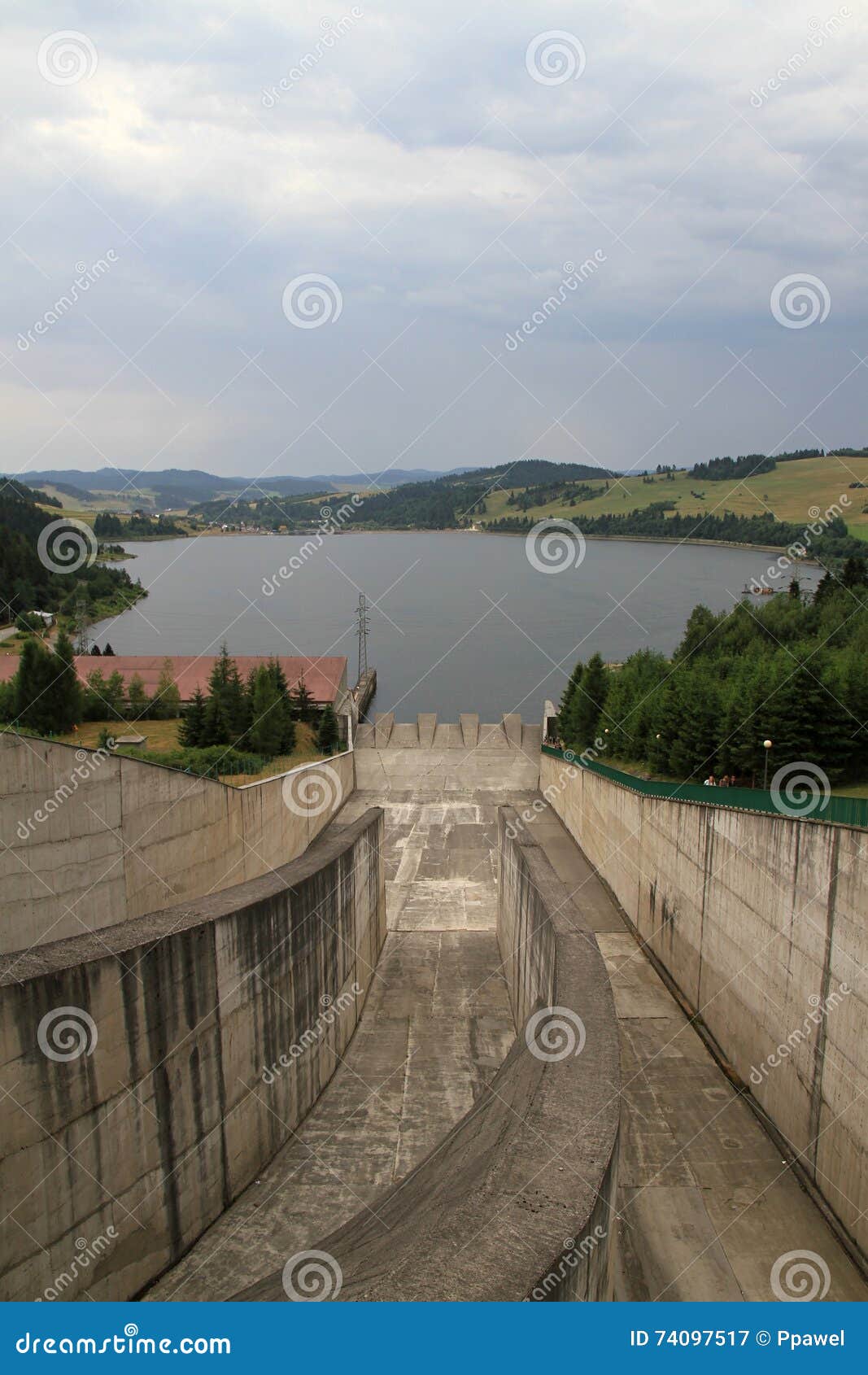 Dam on the lake Czorsztyn editorial photography. Image of czorsztyn ...