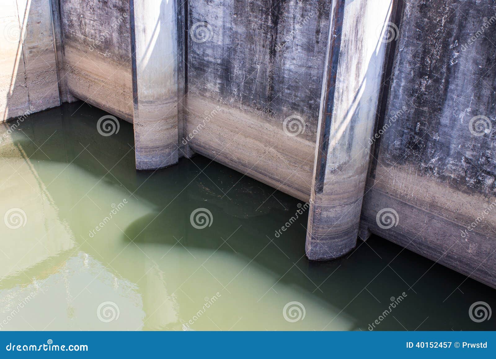 Dam, Lock Gates stock image. Image of handled, shut, river - 40152457