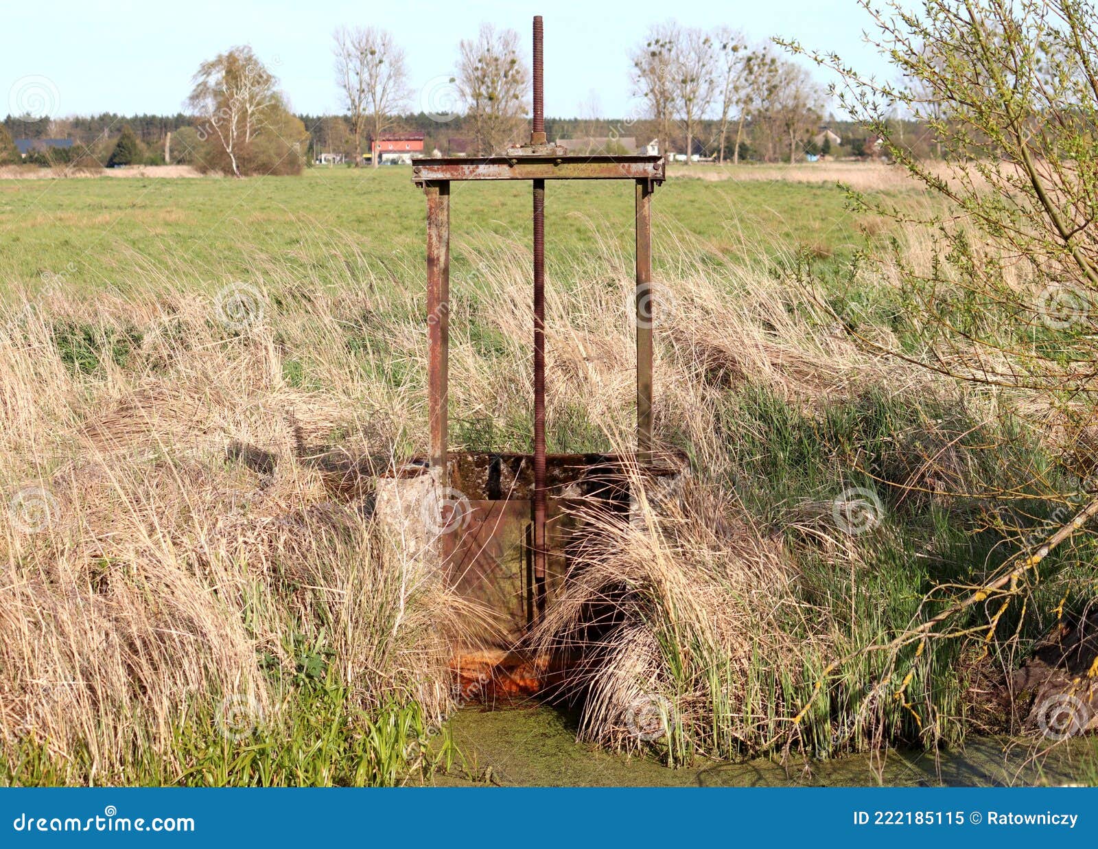 Dam-old Water Damper Used To Accumulate and Stop Water Flowing from ...