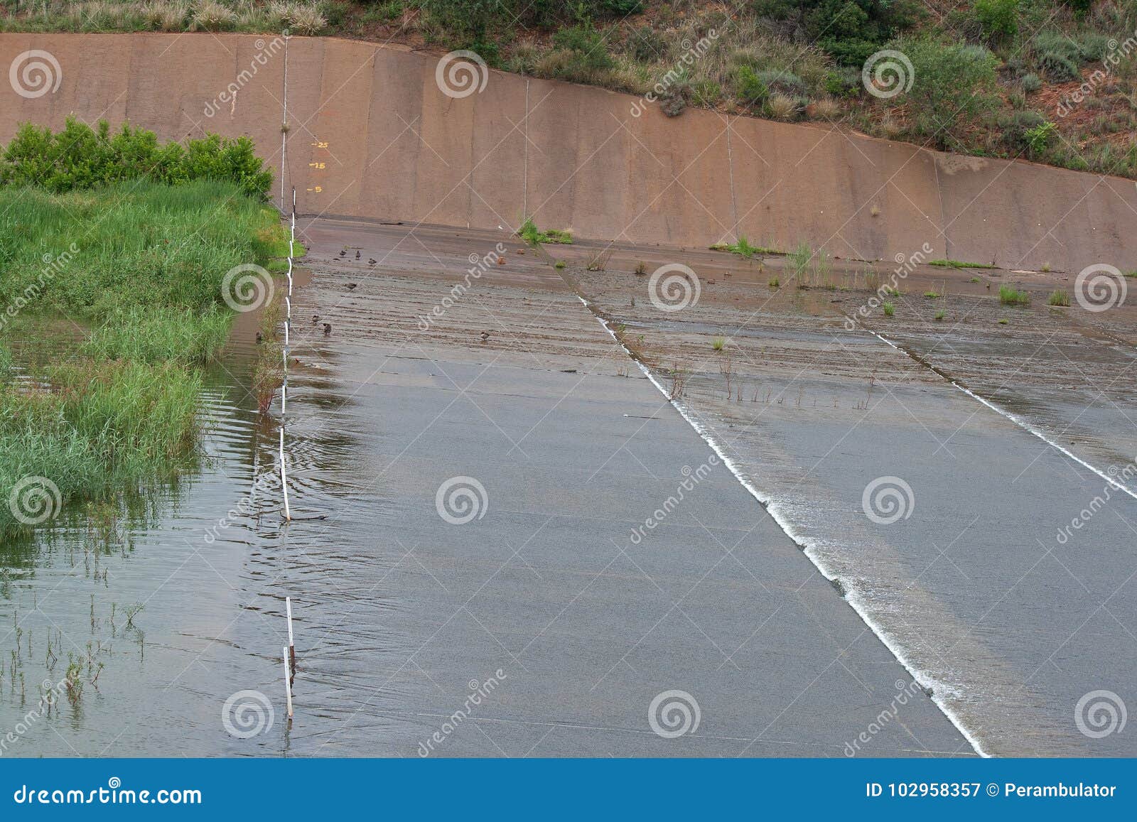 DAM OVERFLOW stock image. Image of concrete, green, ripples - 102958357