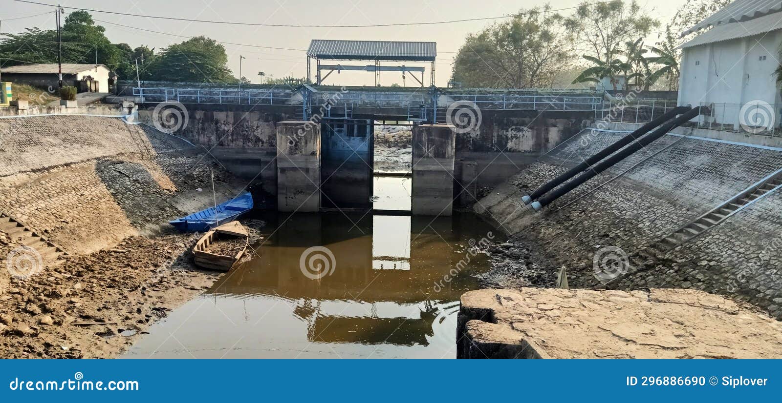 The Dam& X27;s Sluice Gates that are Dry Stock Photo - Image of sluice ...