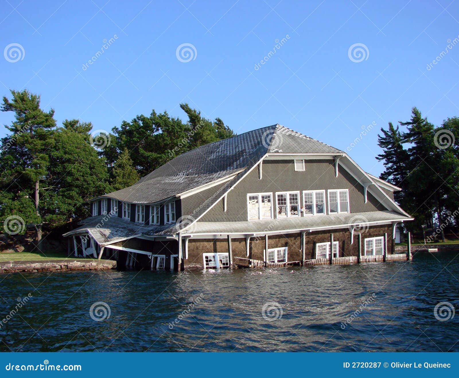 Damaged Flooded House Sinking in Flood Inundation Stock Image - Image ...