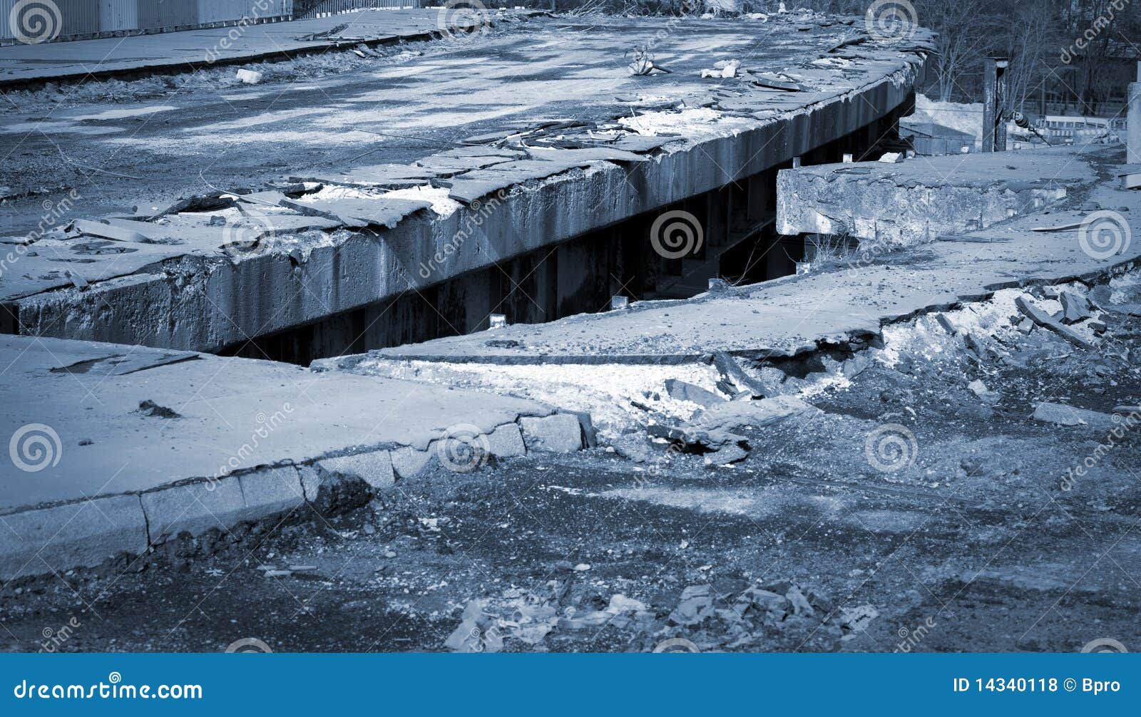 Damaged Overpass Picture. Image: 14340118