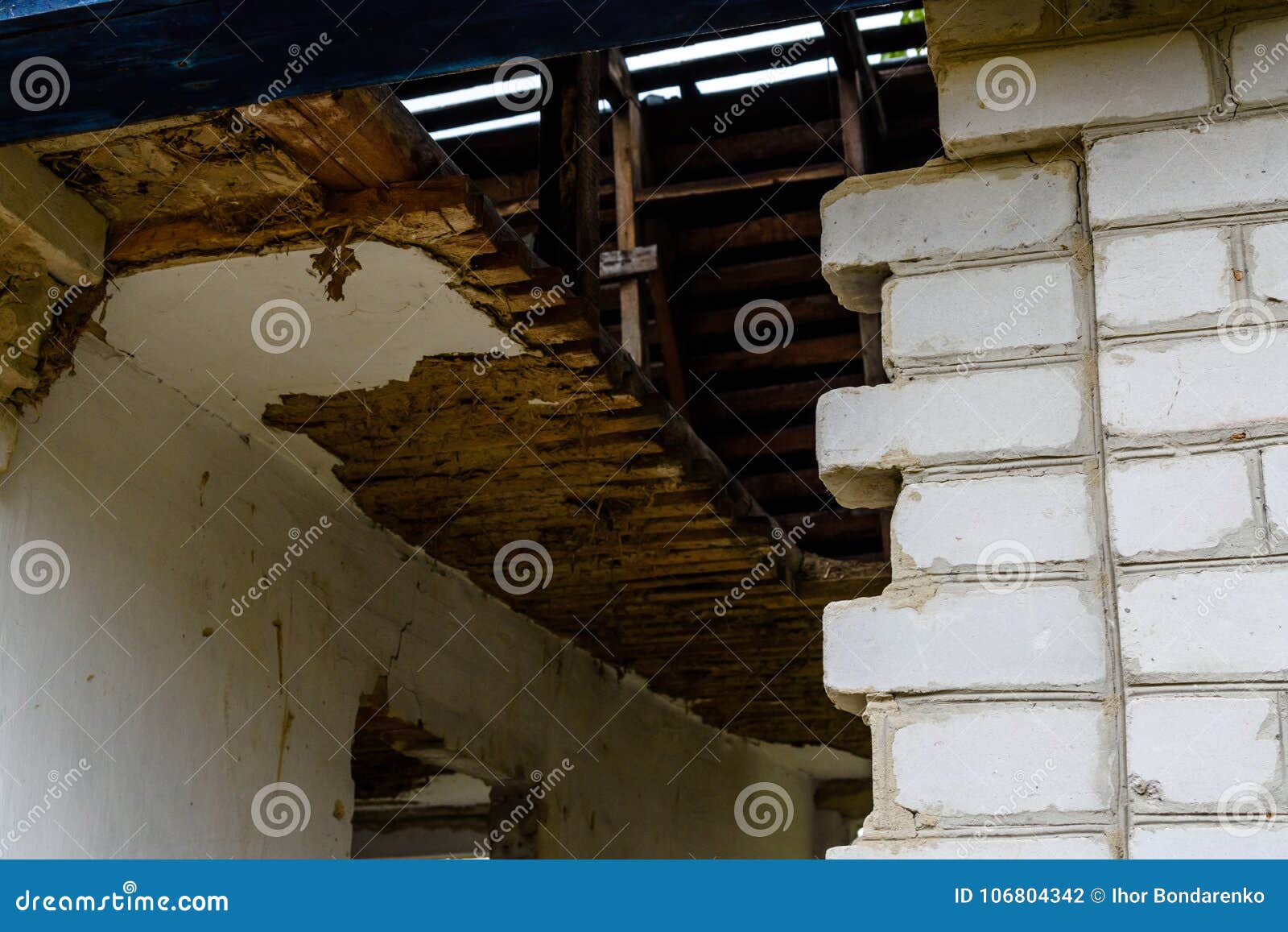 Damaged Walls of the Residential Building Stock Photo - Image of ...