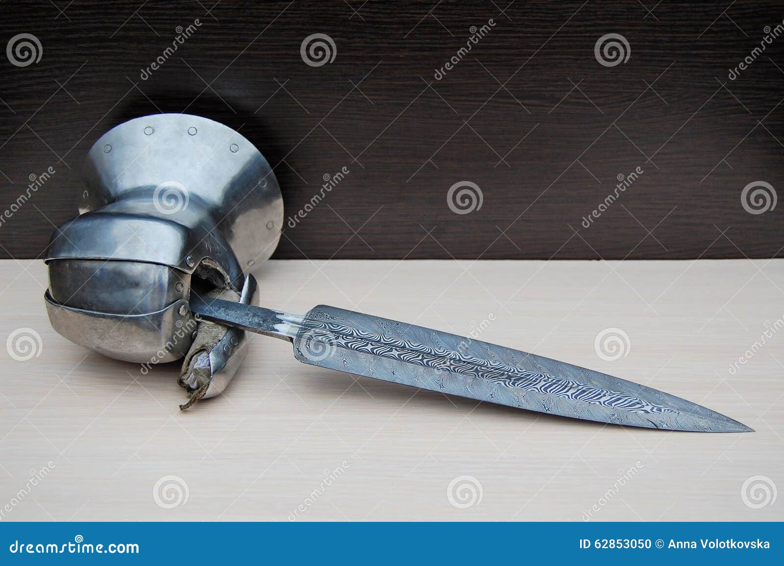 A Damask Knife in Knight Hand Stock Photo - Image of edge, arabia: 62853050