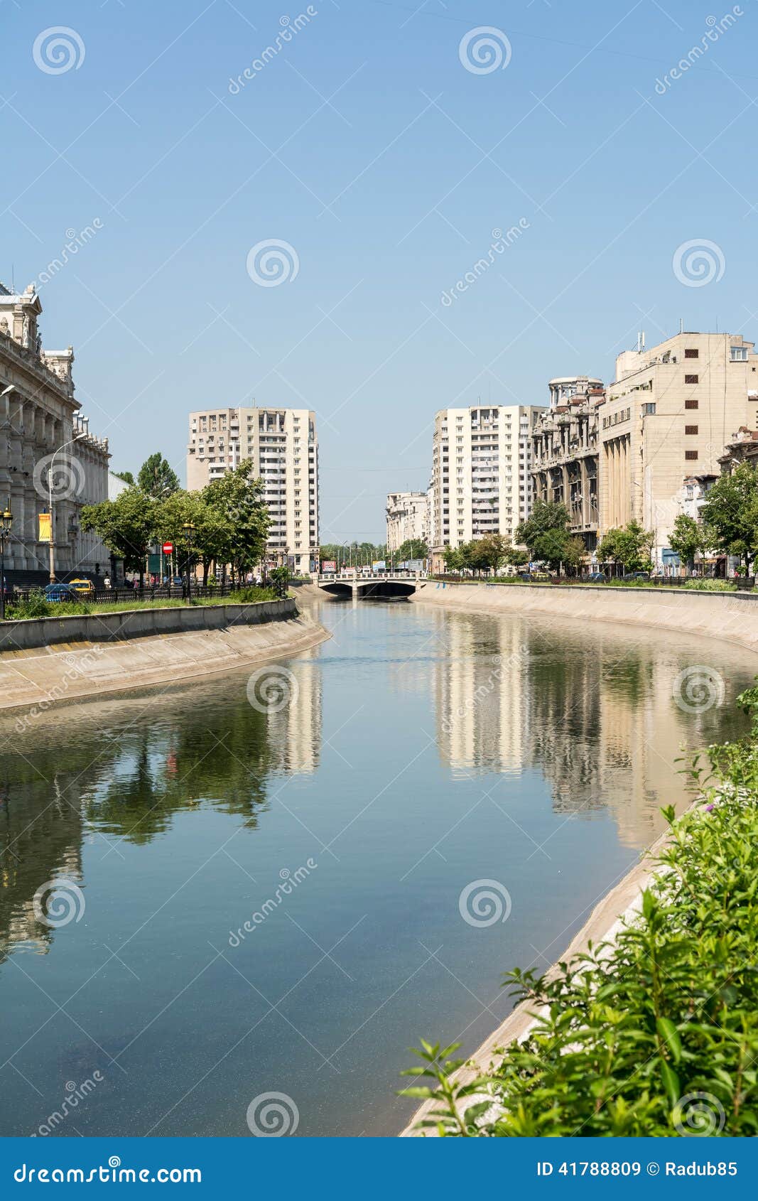 Dambovita River in Bucharest Editorial Stock Image - Image of cityscape ...