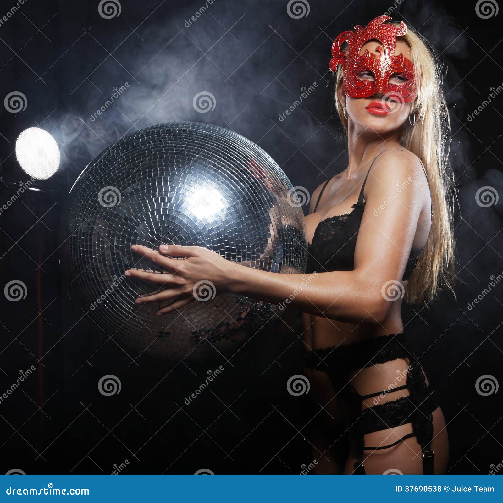 Dame in Masker Met Discobal Stock Foto - Image of lang, erotisch: 37690538
