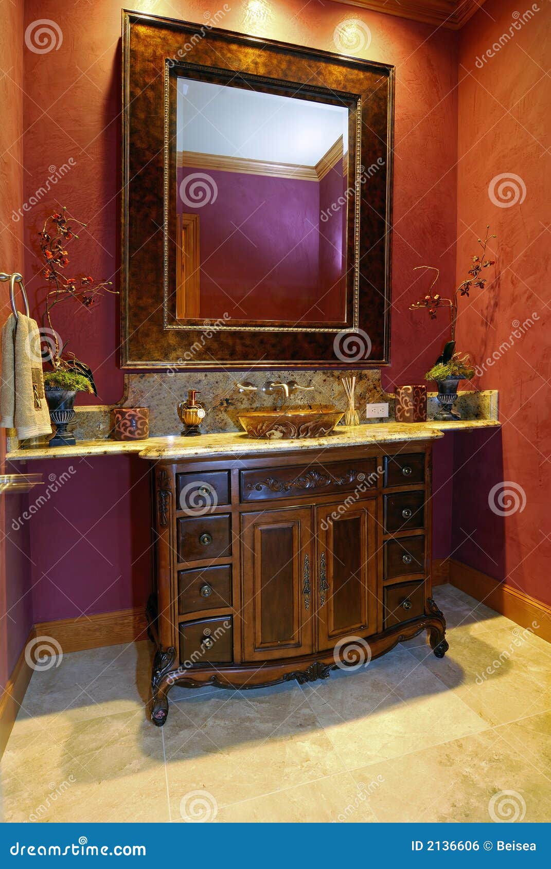 Damestoilet stock foto. Image of badkamers, vloer, nieuw - 2136606