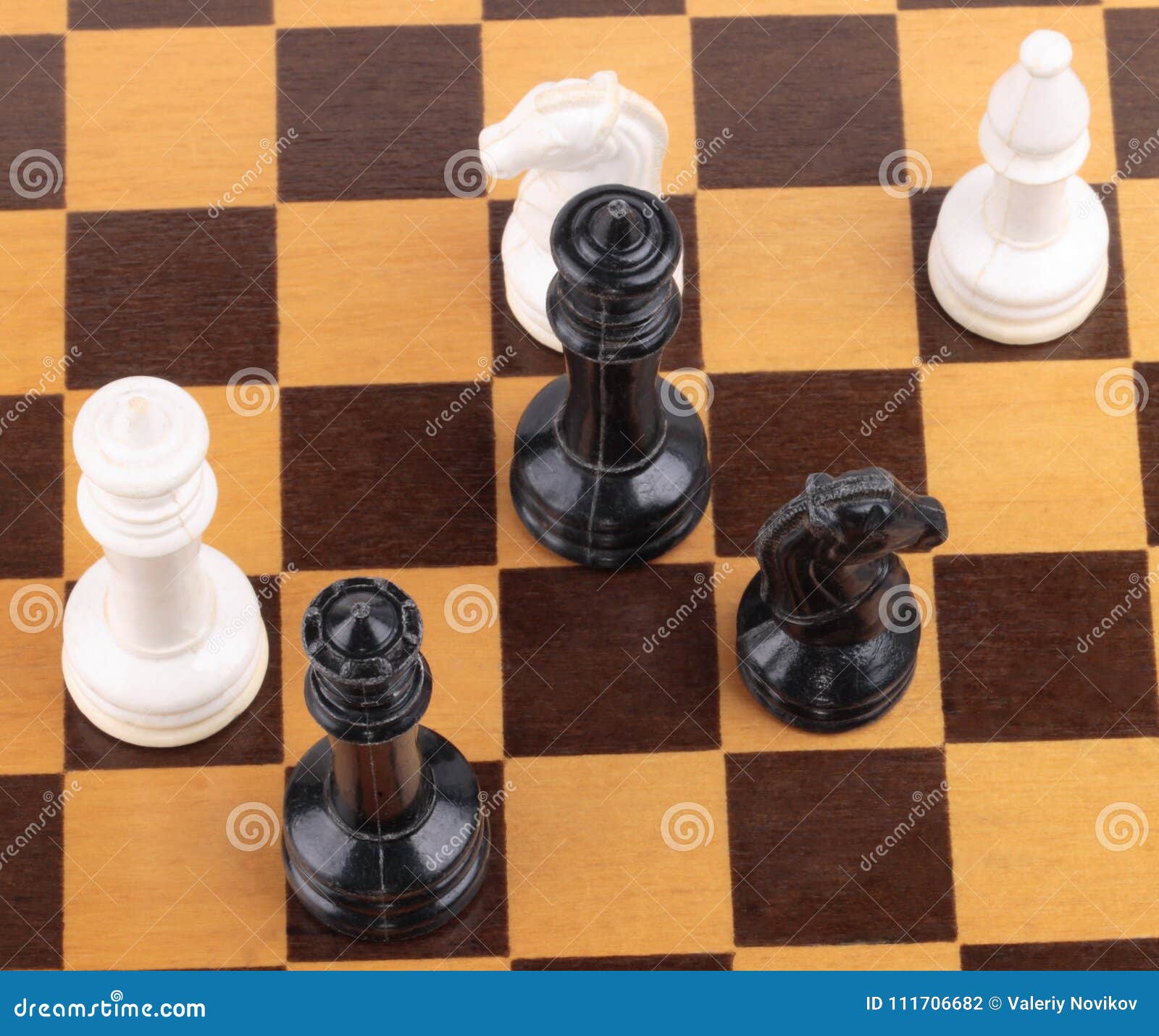 Damier En Bois Avec Des Chiffres Photo stock - Image du cage ...