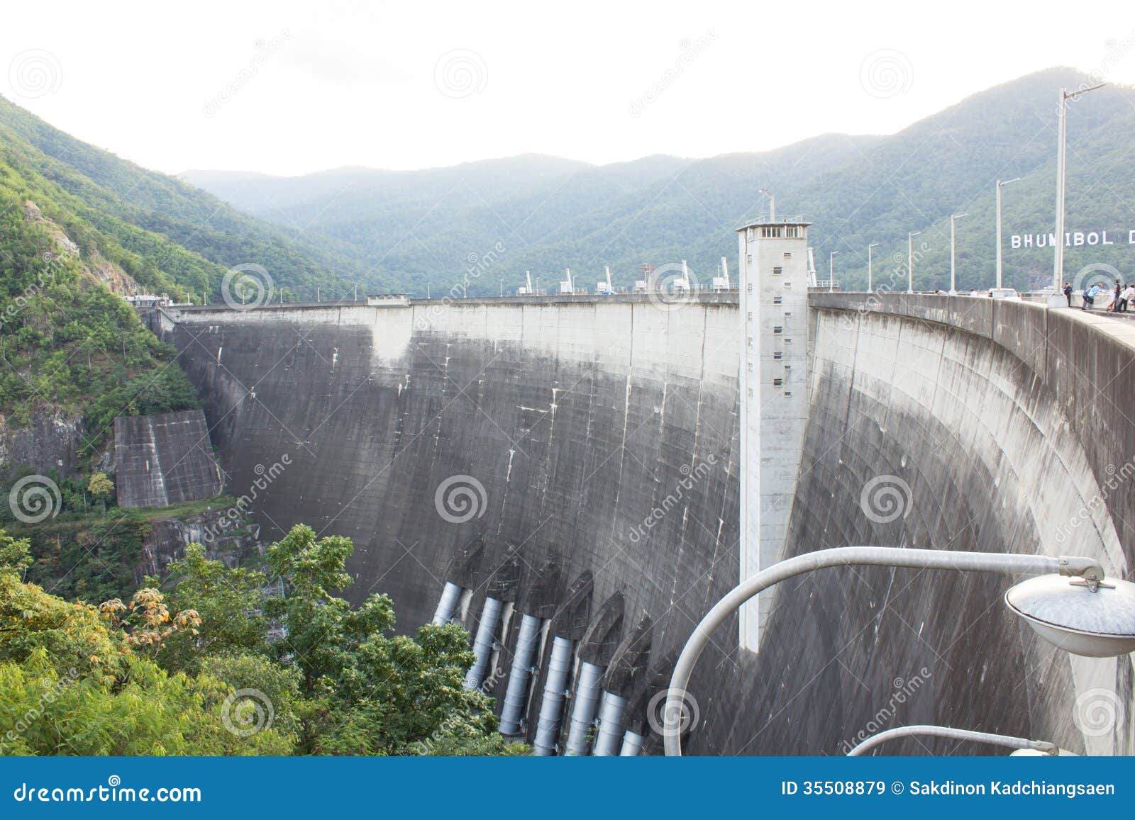 Dammen voor elektriciteit stock afbeelding. Image of water - 35508879