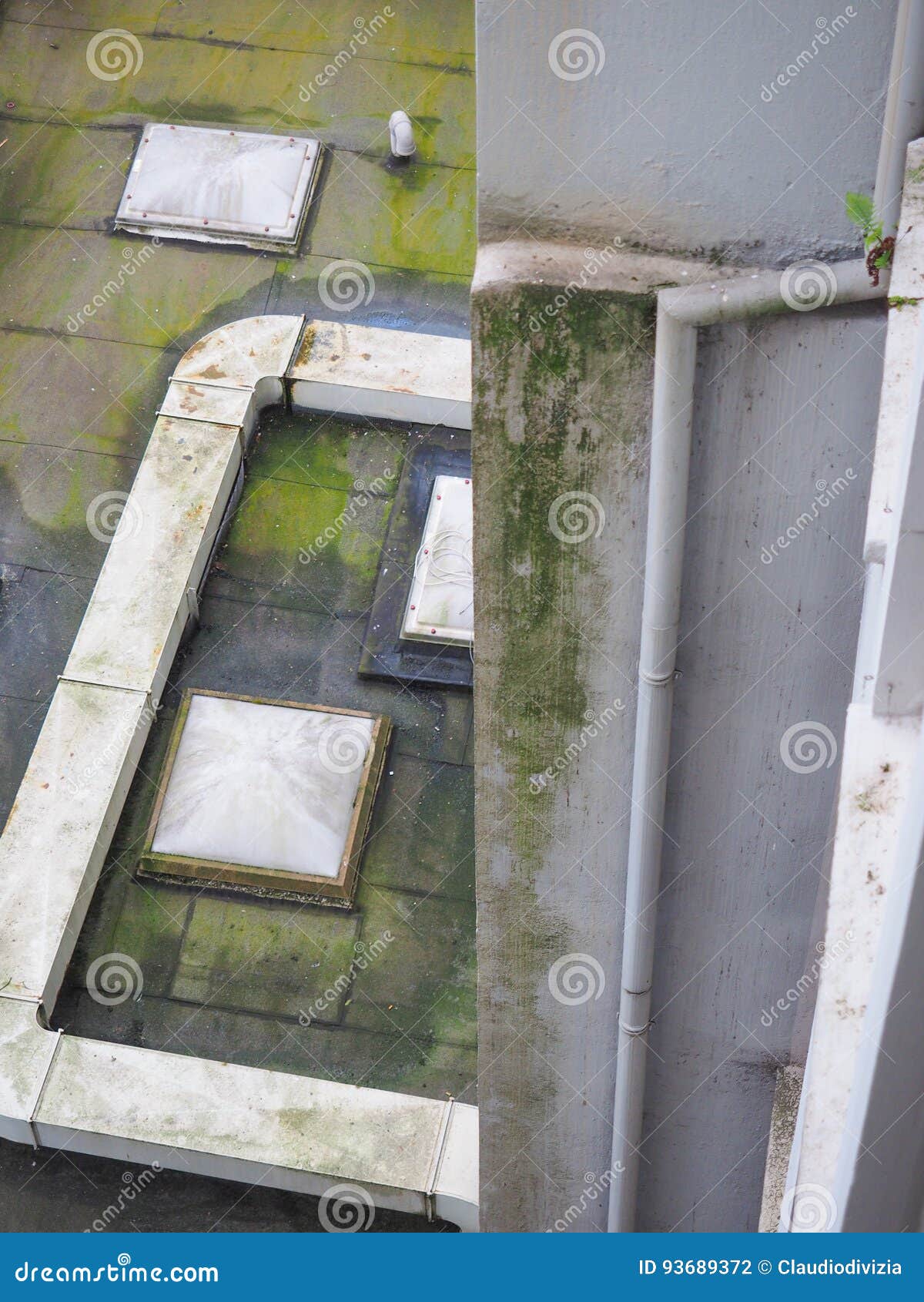 Damp moisture on wall stock photo. Image of humidity - 93689372