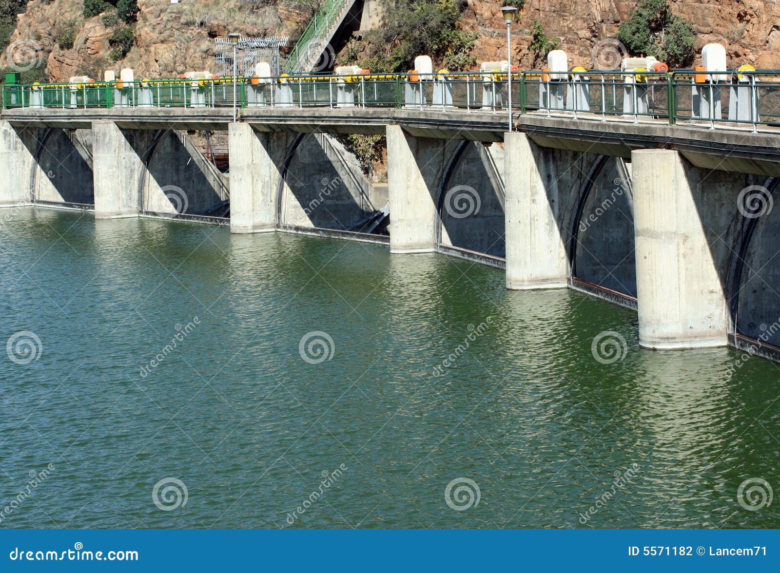 Dams flooding gate stock photo. Image of mechanical, river - 5571182
