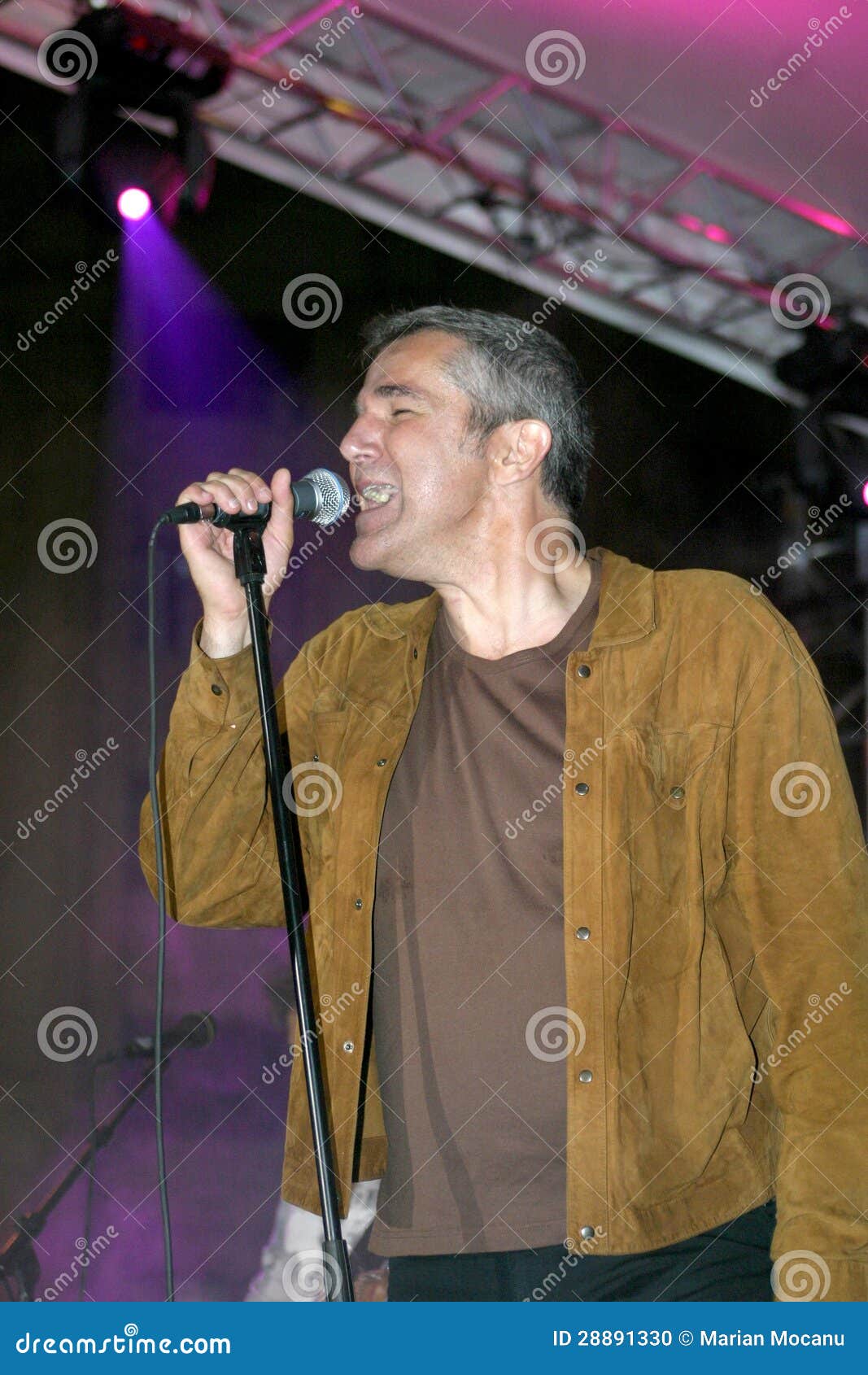 Dan Bitman editorial image. Image of festival, microphone - 28891330