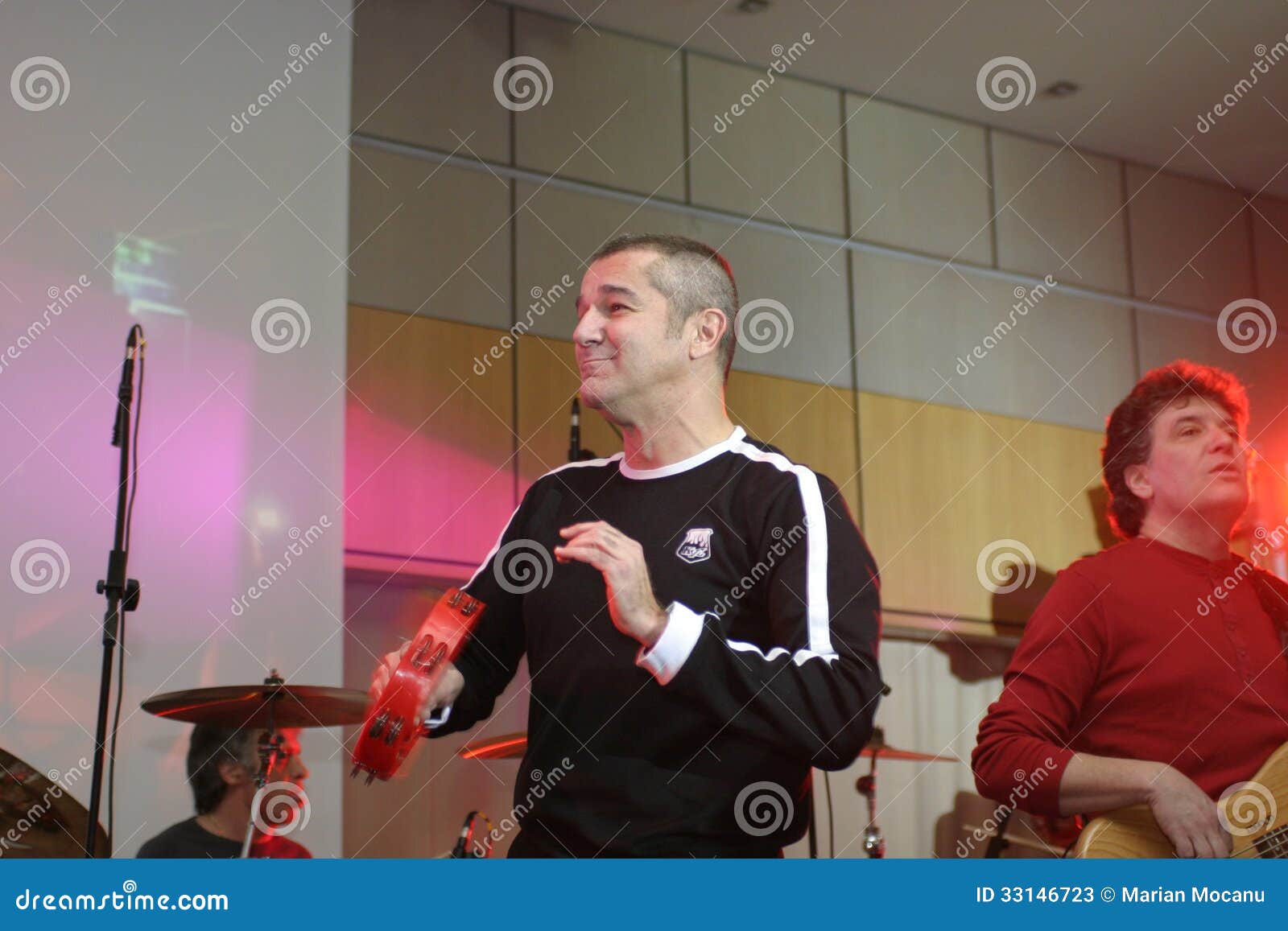 Dan Bitman editorial stock photo. Image of song, entertainer - 33146723