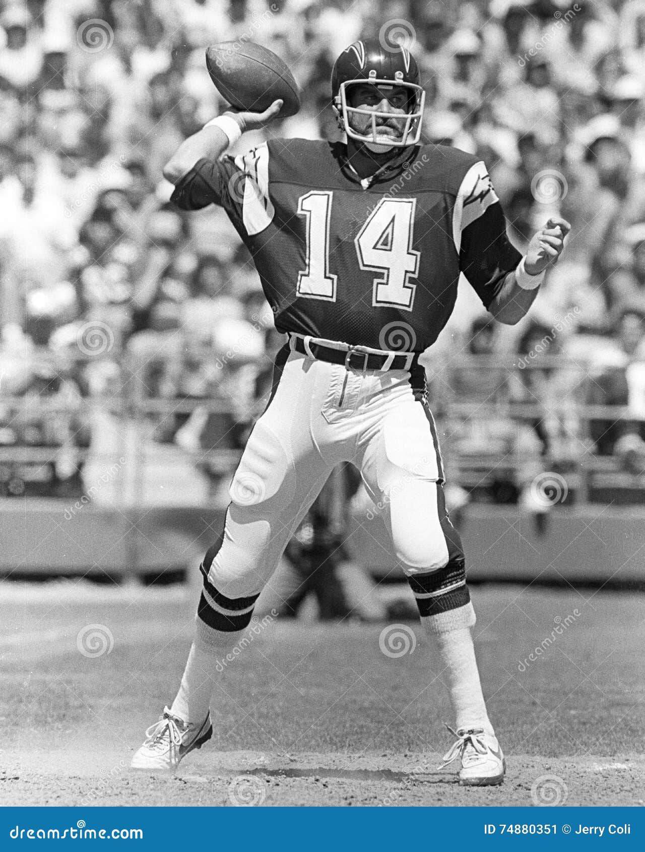 Dan Fouts foto editorial. Imagen de imagen, cargadores - 74880351