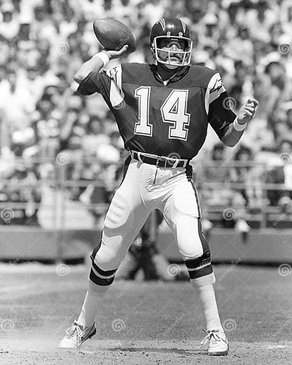 Dan Fouts foto editorial. Imagen de imagen, cargadores - 74880351