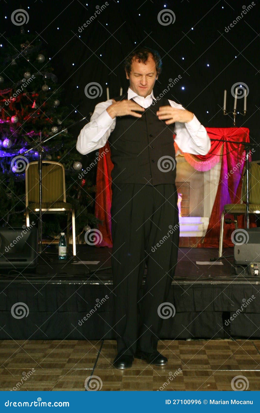 Dan Puric editorial photo. Image of actor, courtain, passepartout ...