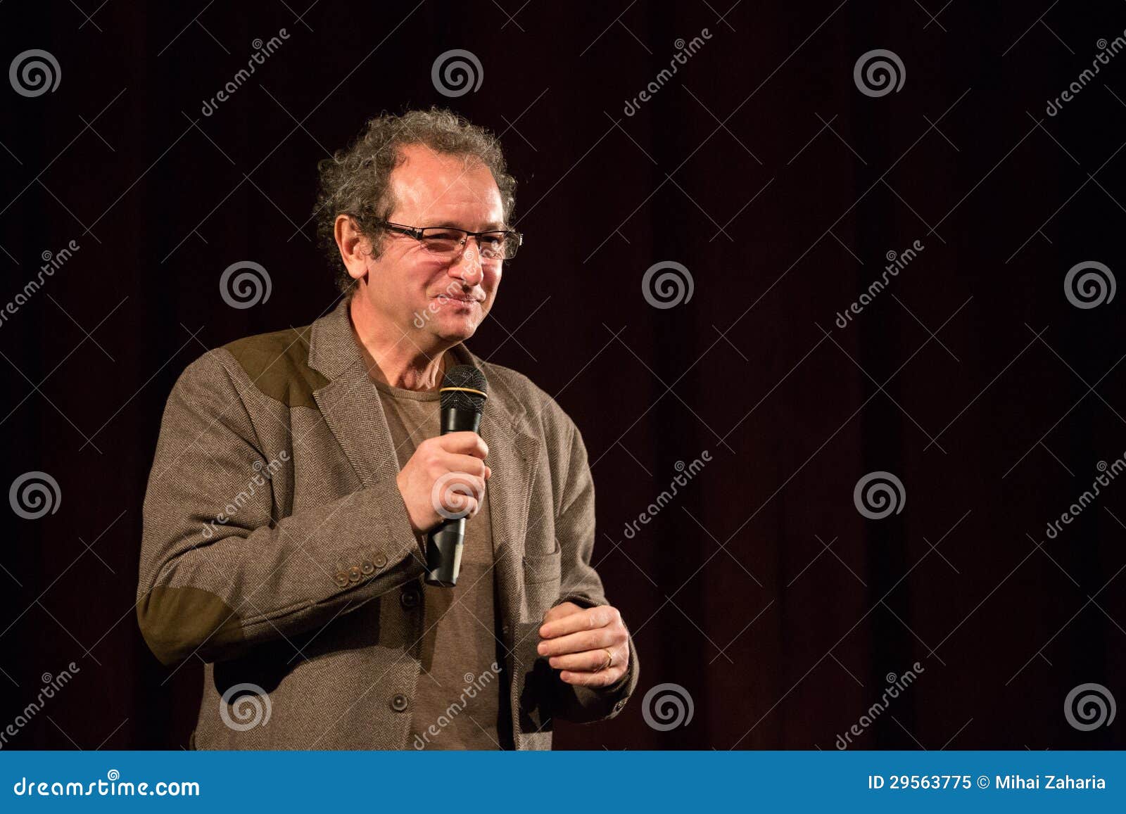 Dan Puric giving a speech editorial image. Image of romanian - 29563775