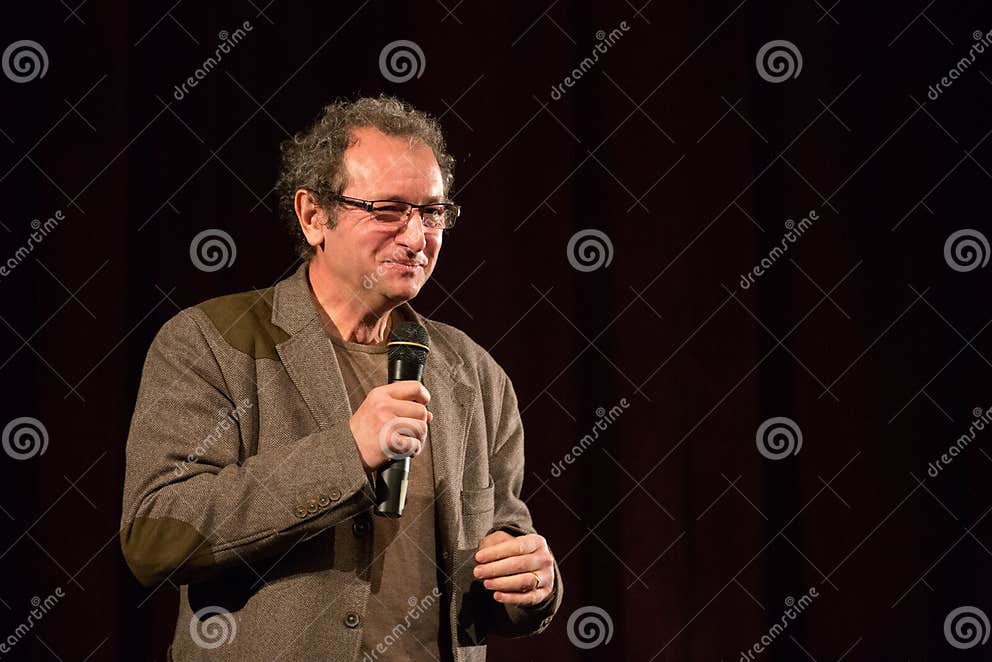 Dan Puric giving a speech editorial image. Image of romanian - 29563775