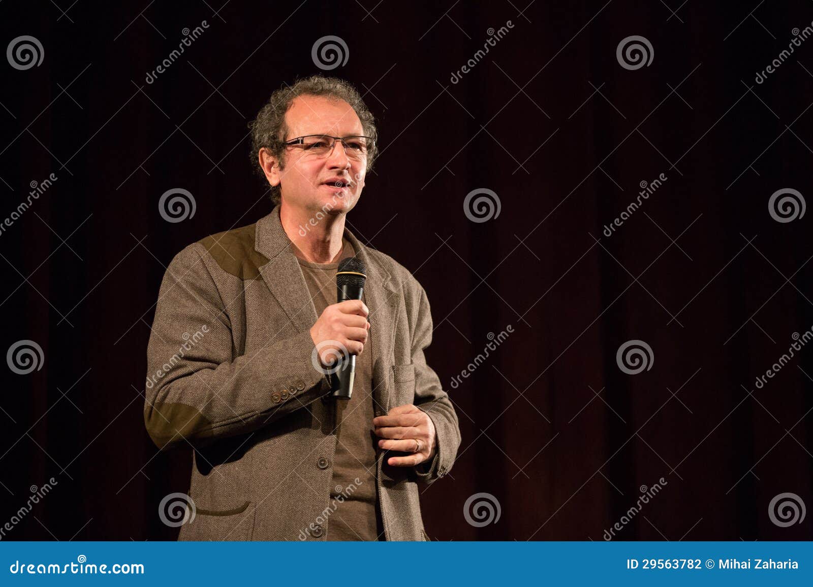 Dan Puric giving a speech editorial photography. Image of theatre ...