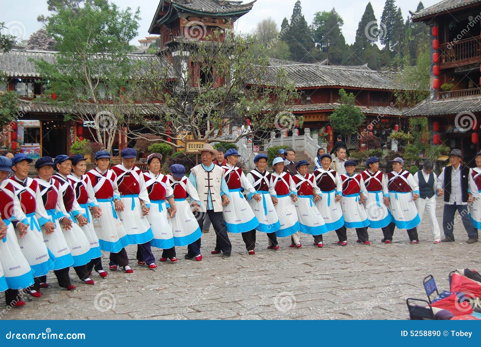 The dance of naxi race editorial image. Image of people - 5258890