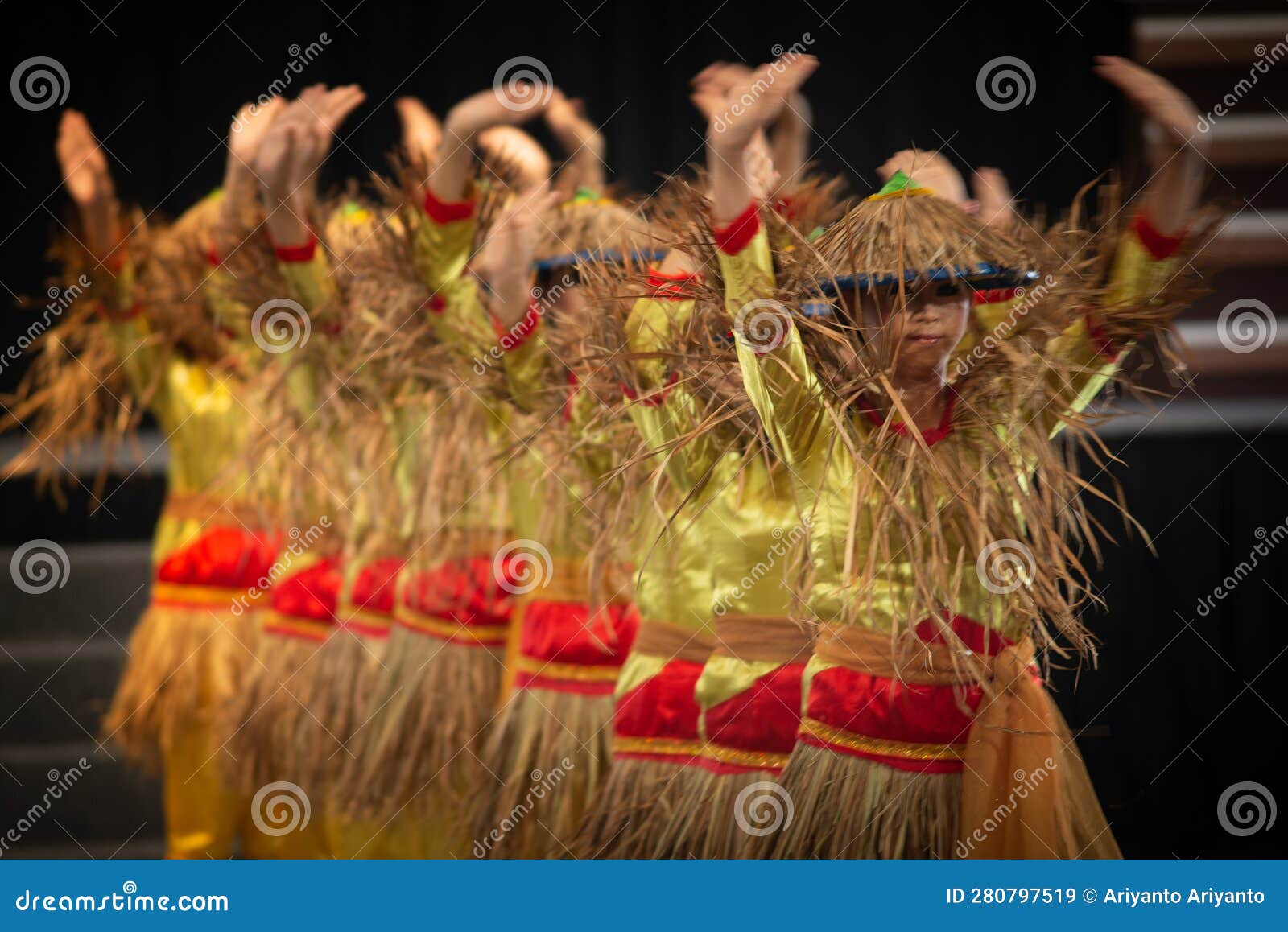 Dance Performance at Parade Tari Nusantara 2014 Editorial Stock Image ...
