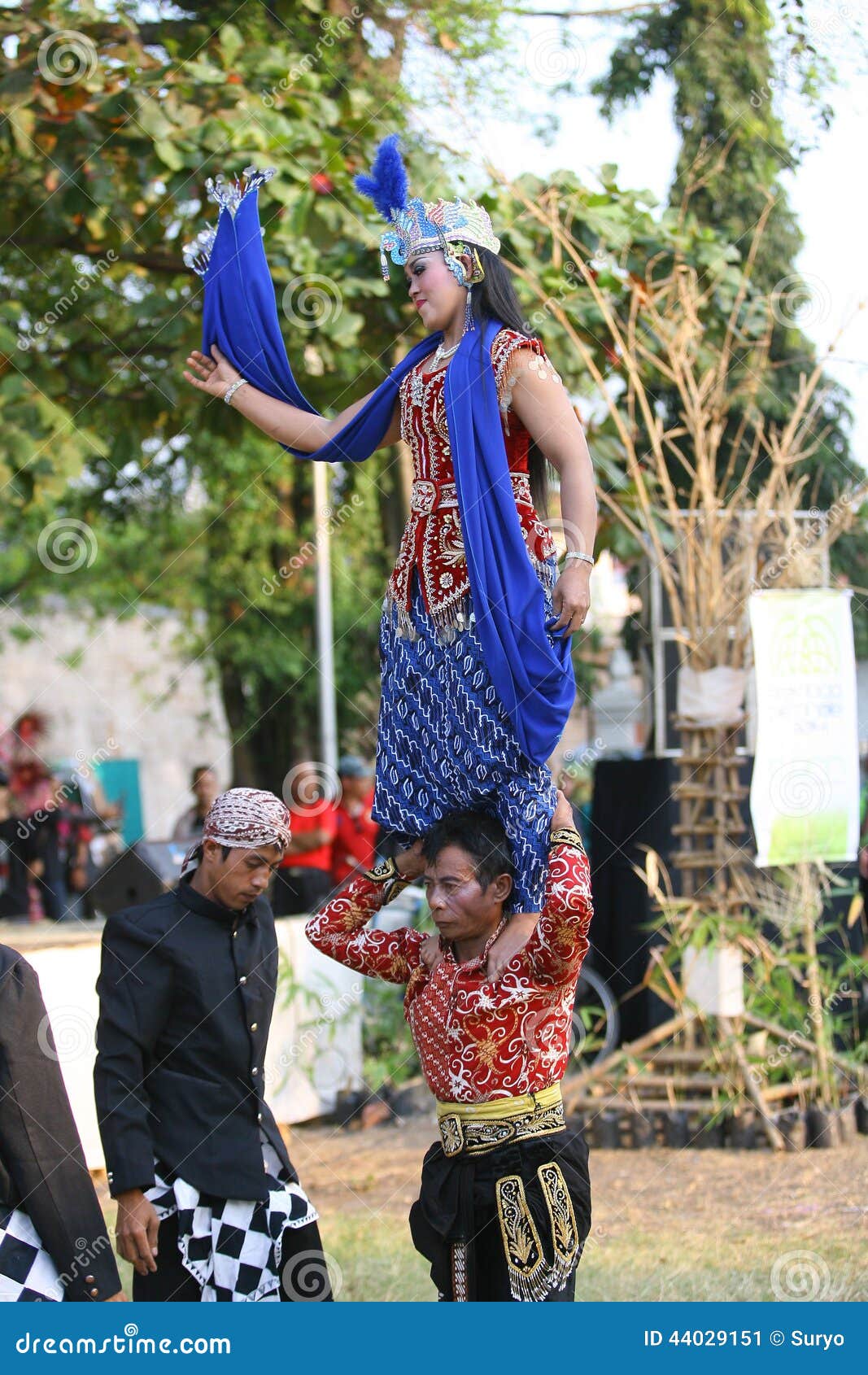 Dancer editorial photo. Image of cultural, solo, performed - 44029151