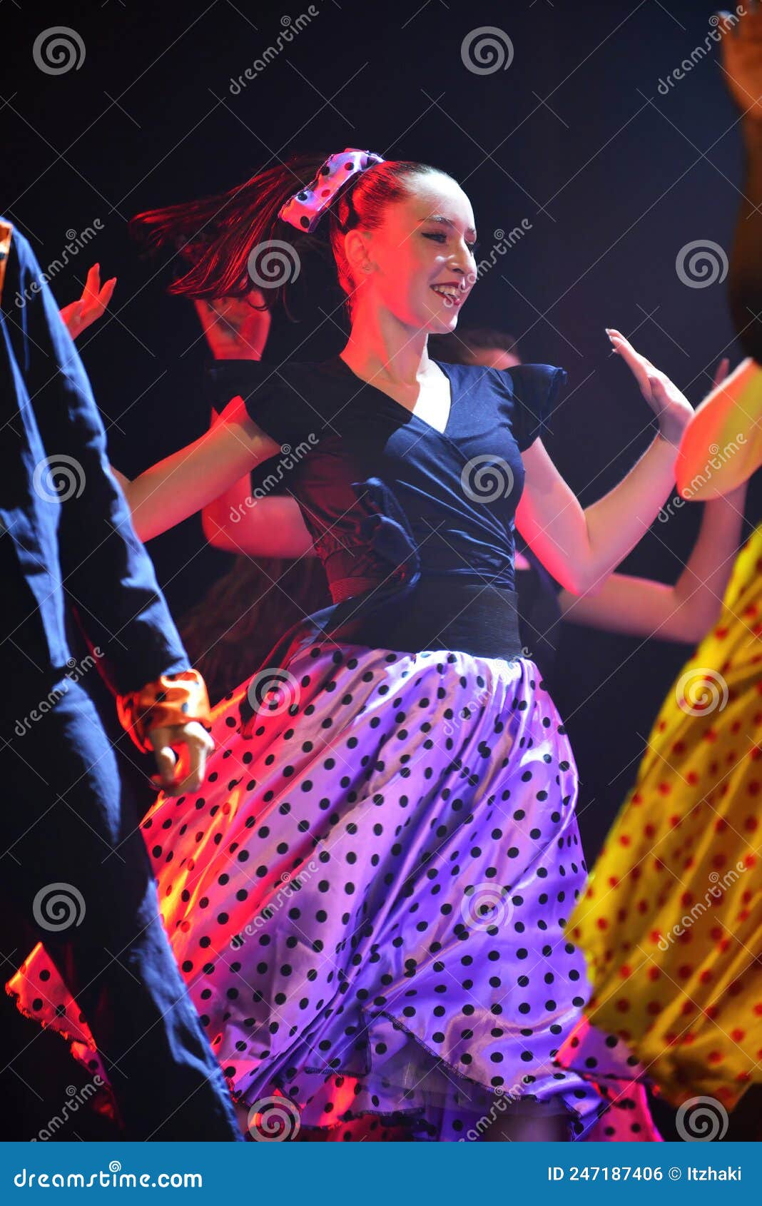 Dancer of Modern Dance Perform on Stage Stock Photo - Image of light ...