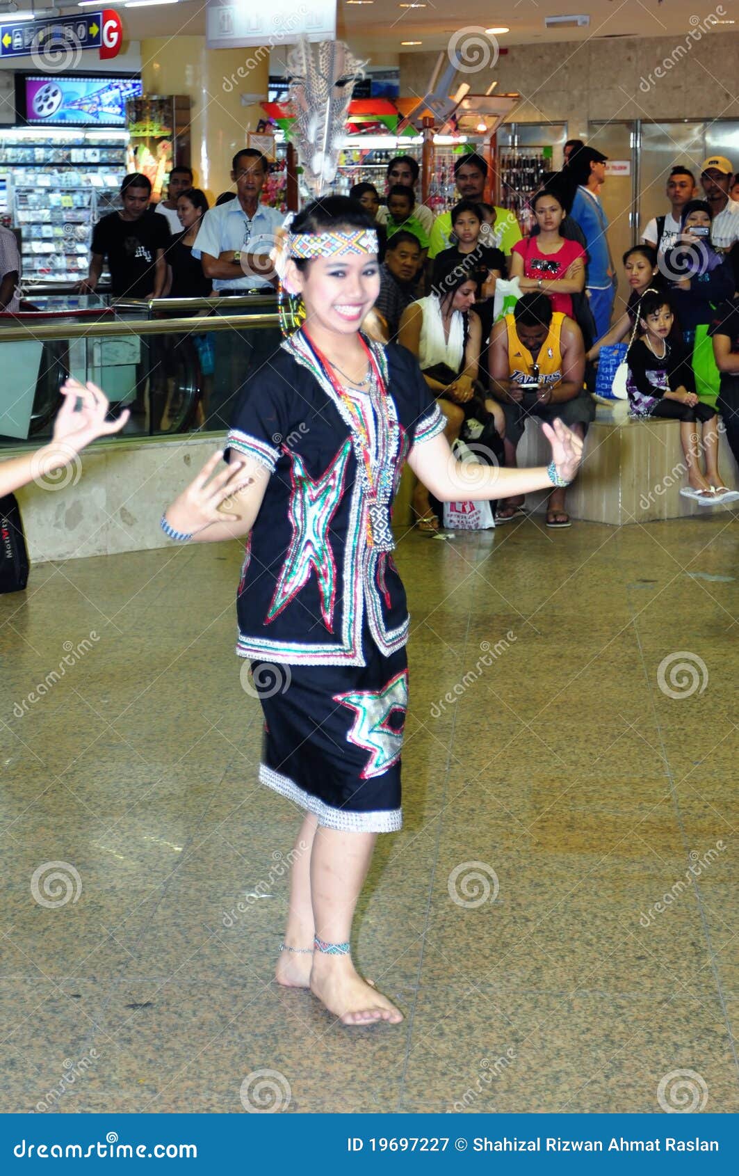 Dancer in Murut Costume editorial photography. Image of creator - 19697227