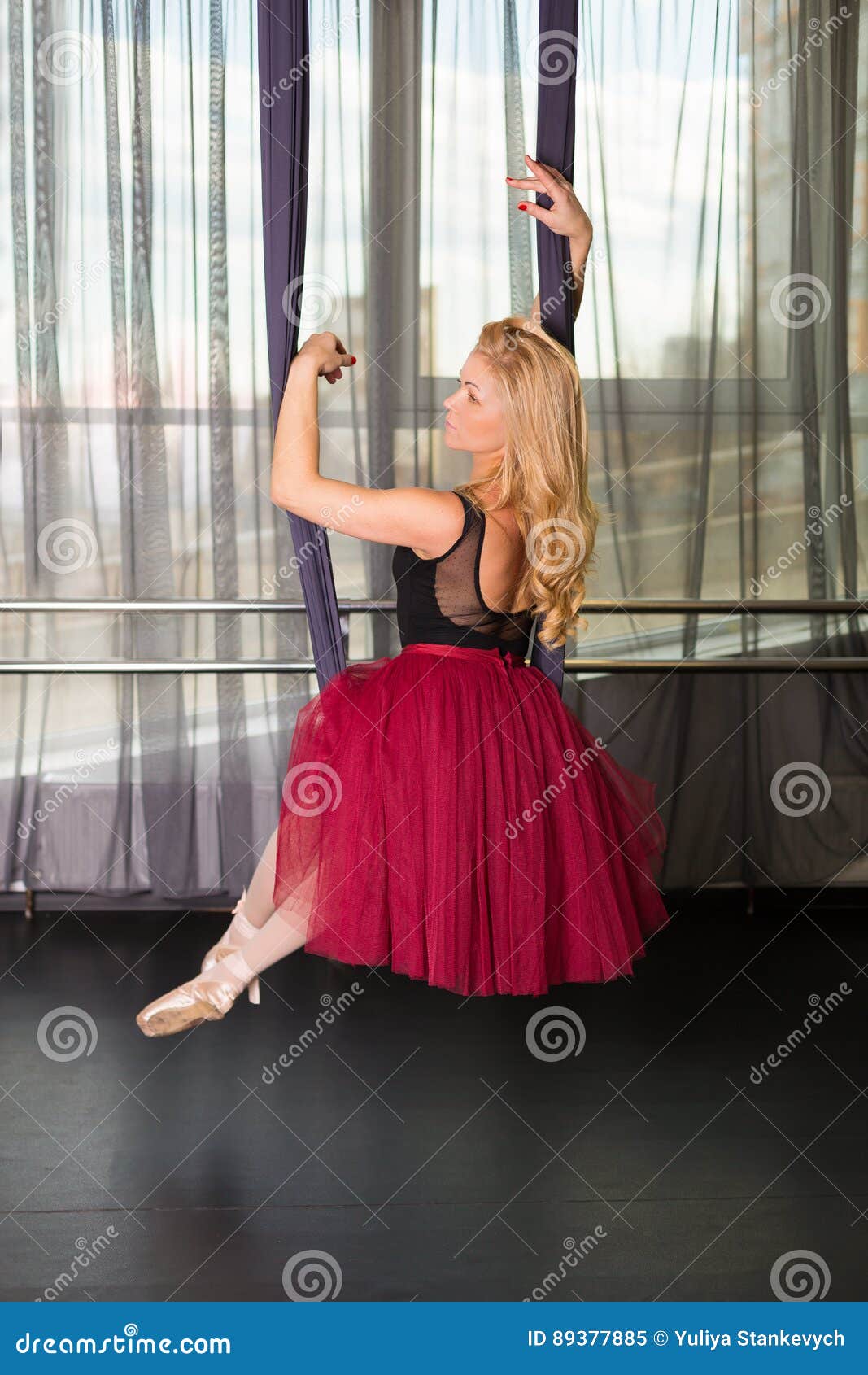Dancer in the studio stock image. Image of leisure, attractive - 89377885