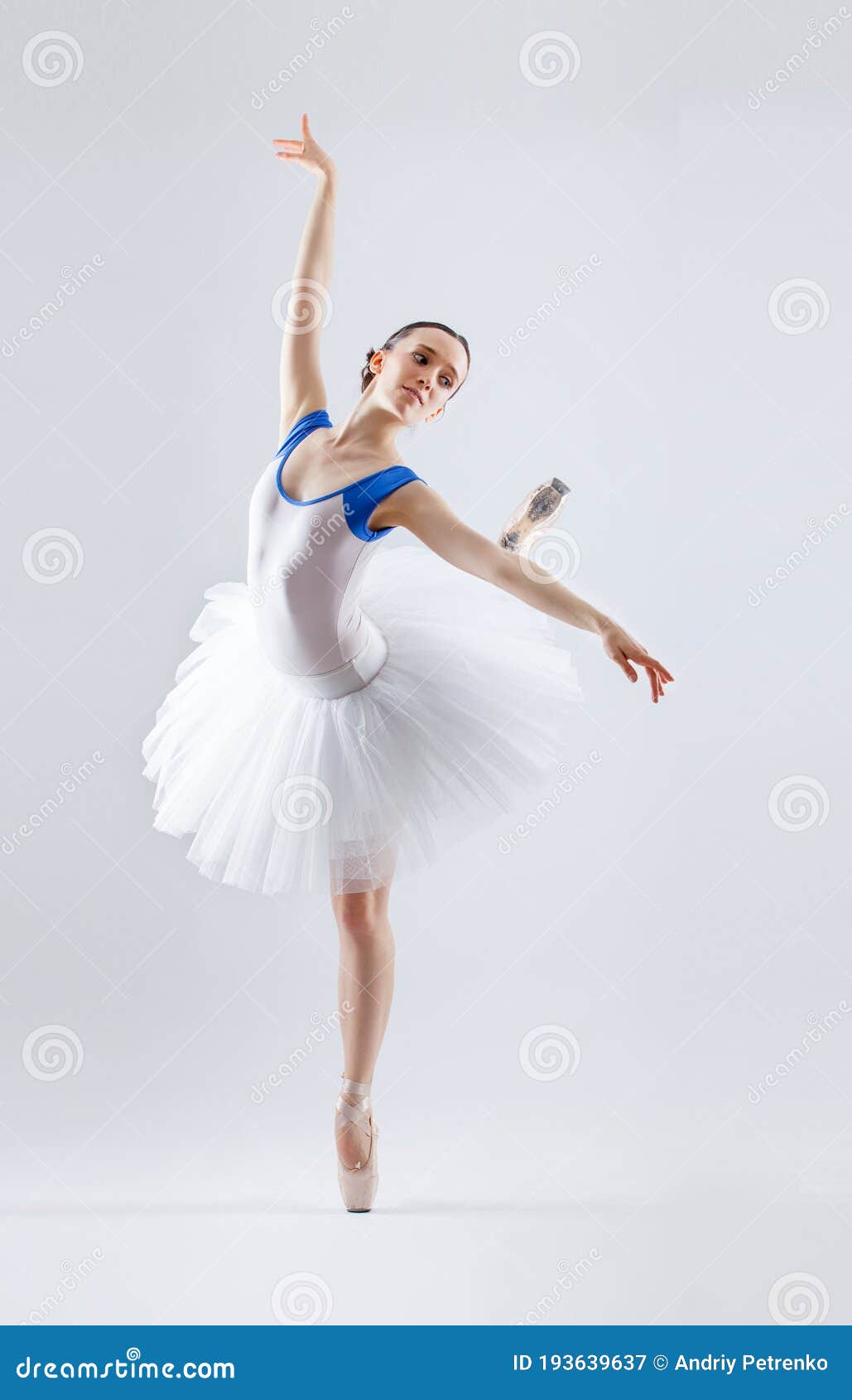 Dancer women en studio stock image. Image of girl, attractive - 193639637