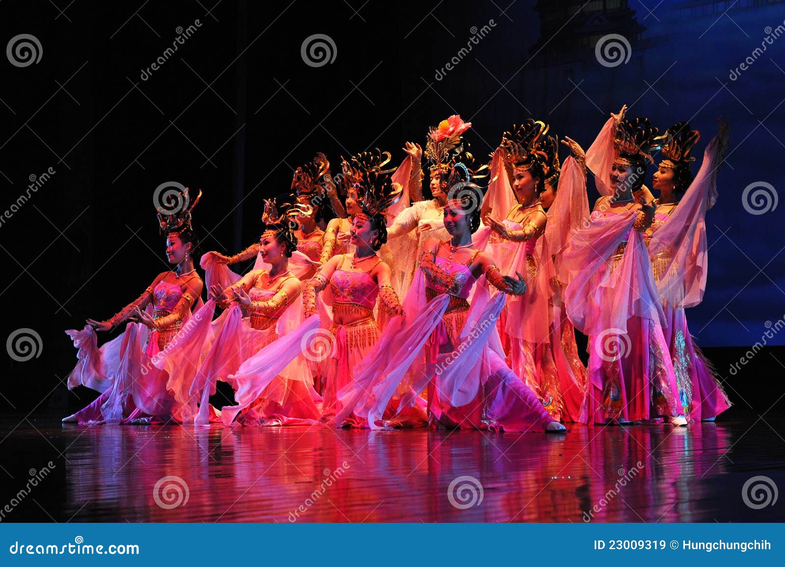 Dancers of the Xian Dance Troupe Editorial Stock Image - Image of ...