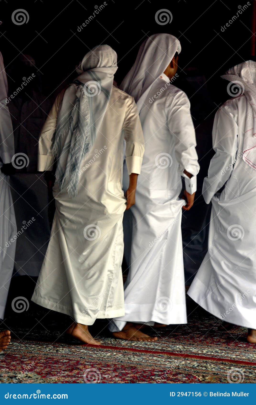 Dancing arabo fotografia stock. Immagine di nudo, indumento - 2947156