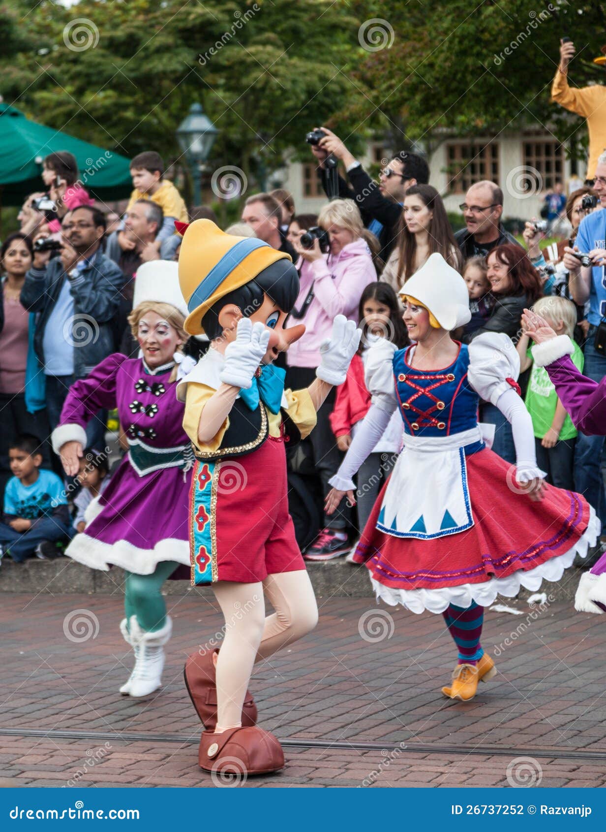 Dancing di Pinocchio fotografia editoriale. Immagine di carattere ...