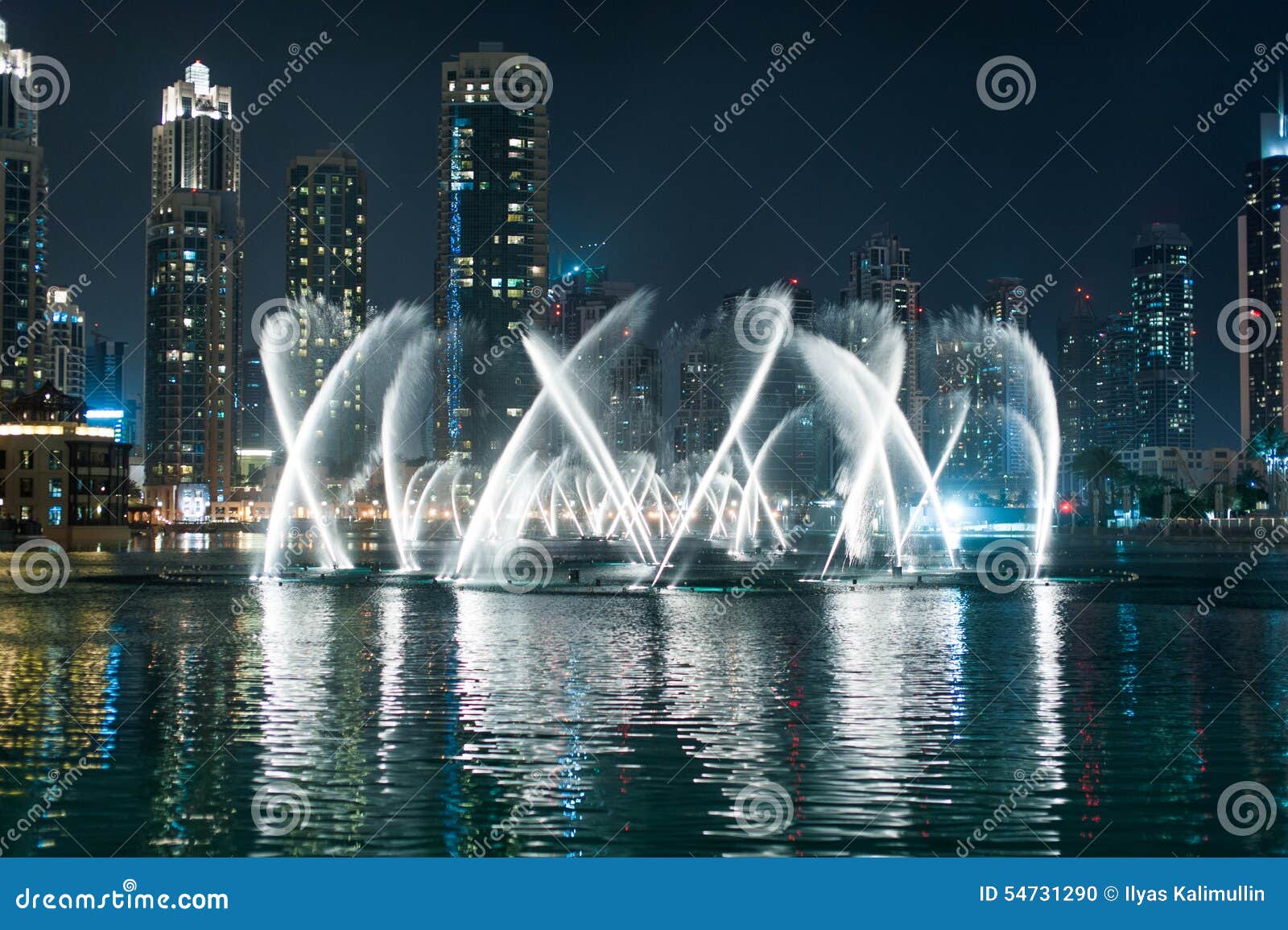 Dancing fountain in Dubai stock photo. Image of entertainment - 54731290
