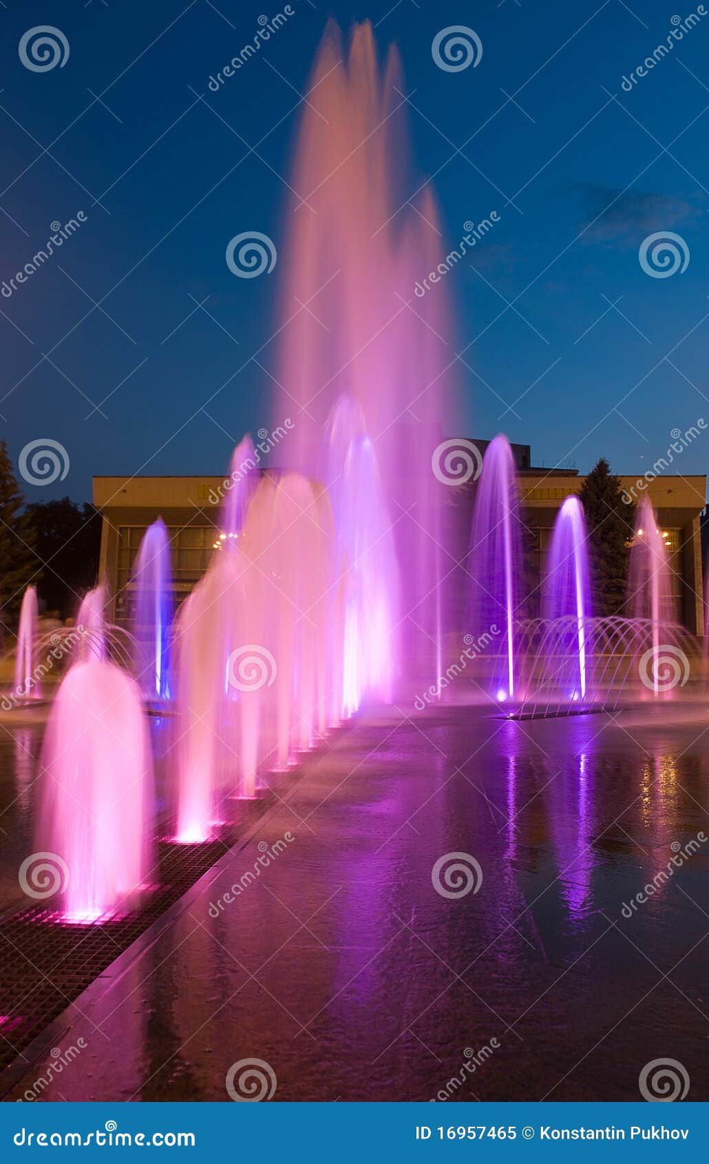 Dancing fountain at night stock image. Image of night - 16957465
