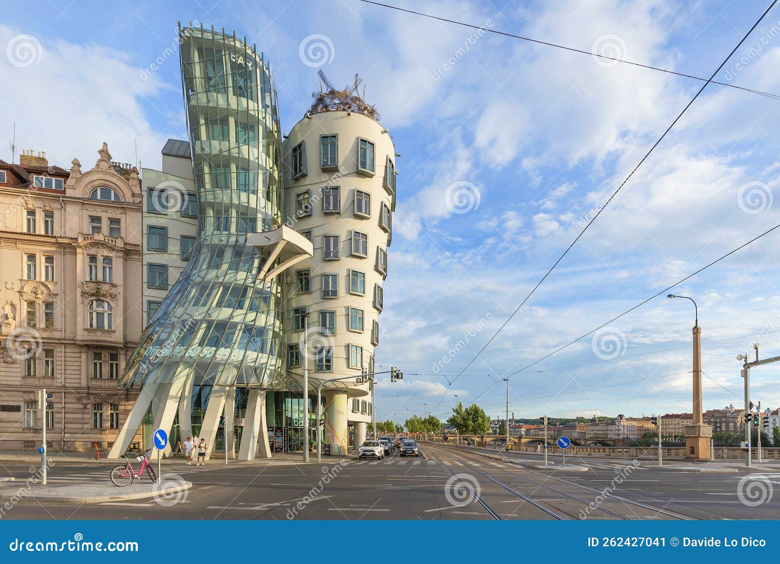Dancing House Building editorial photo. Image of fred - 262427041