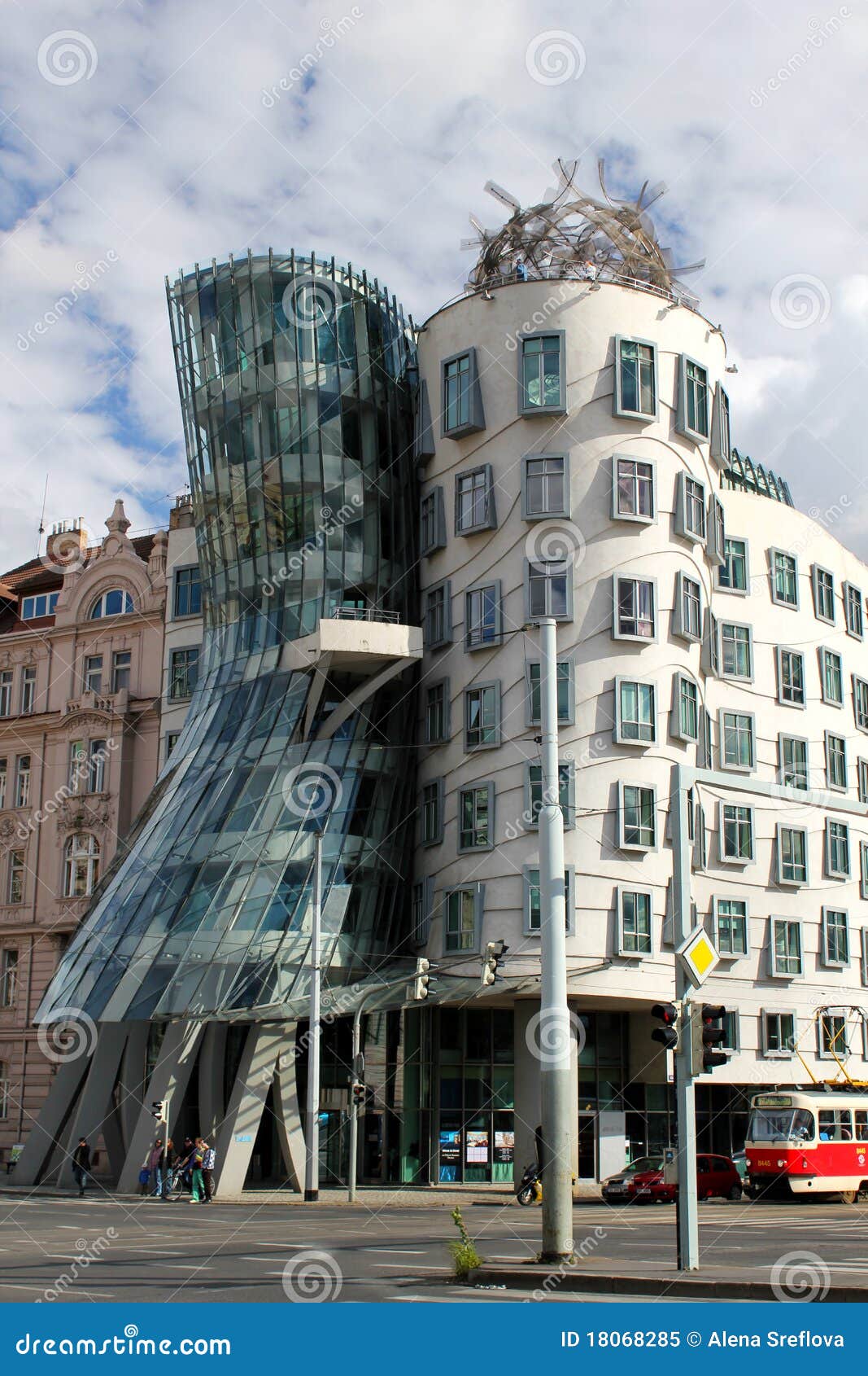 Dancing house, Prague editorial image. Image of architecture - 18068285