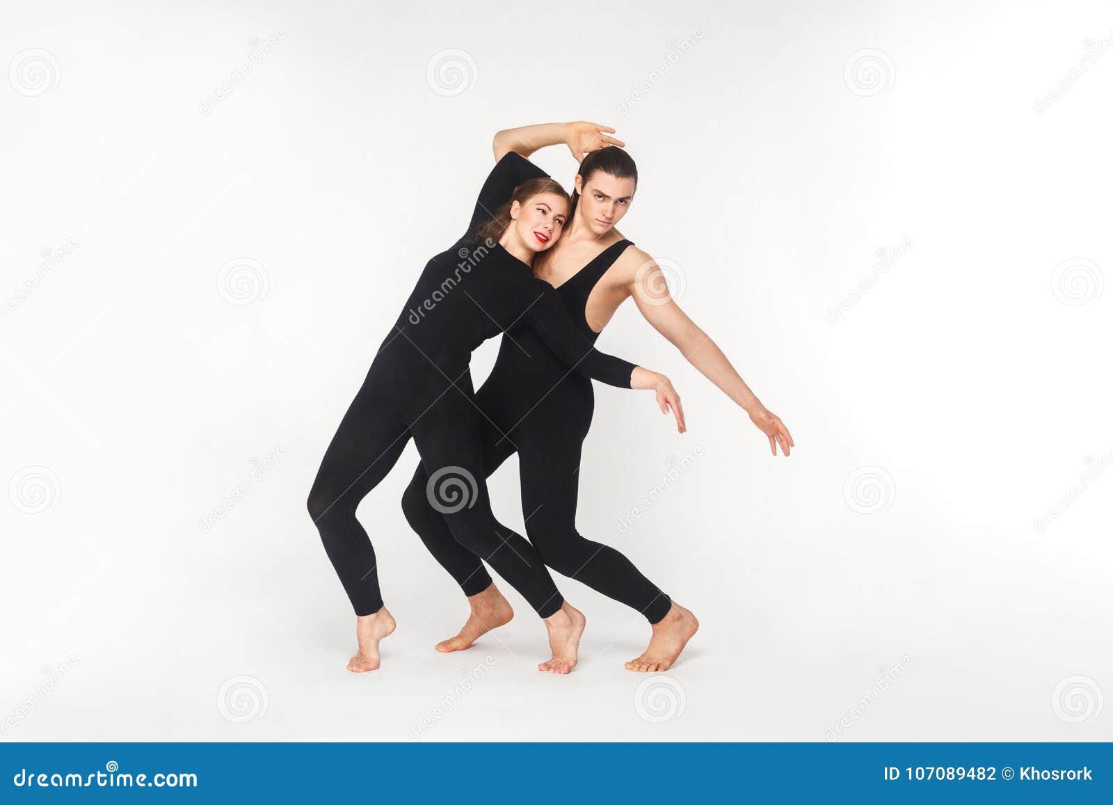 Dancing Sensuale Delle Coppie Di Tenerezza Con L'amore Fotografia Stock ...