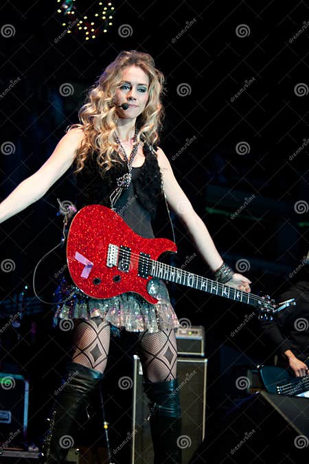 Danelle Leverett editorial photography. Image of balance - 22434877