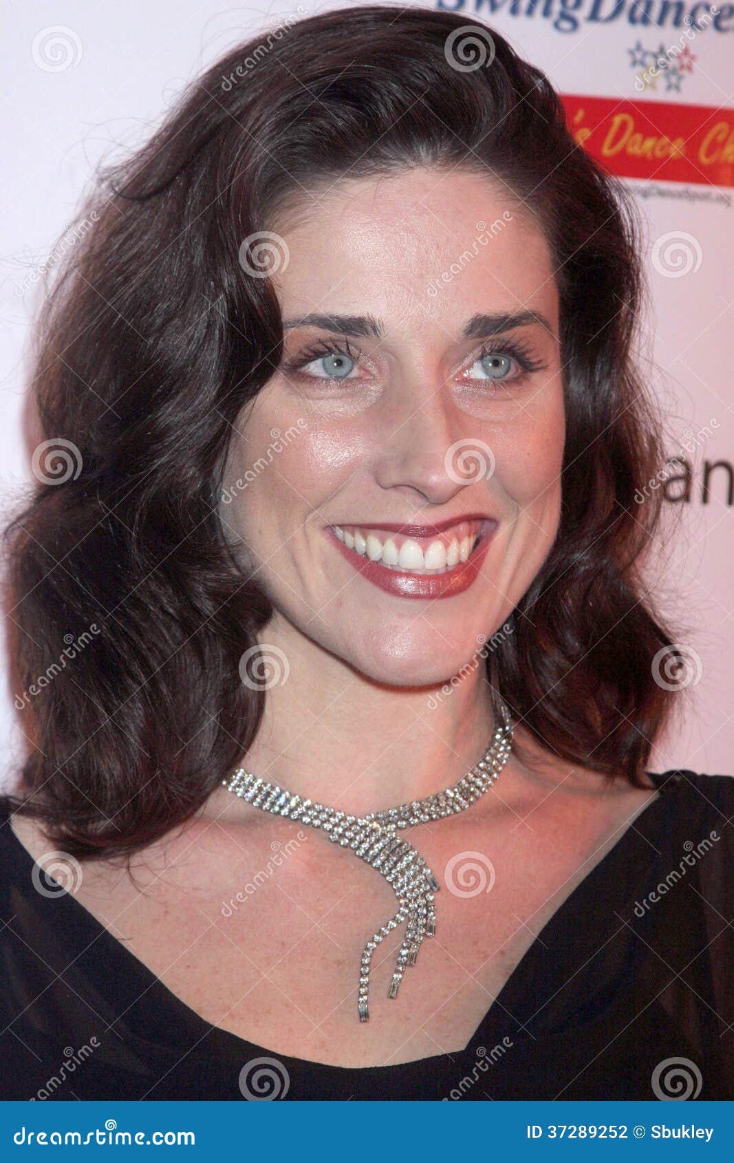 Danielle Petty fotografía editorial. Imagen de bailando - 37289252