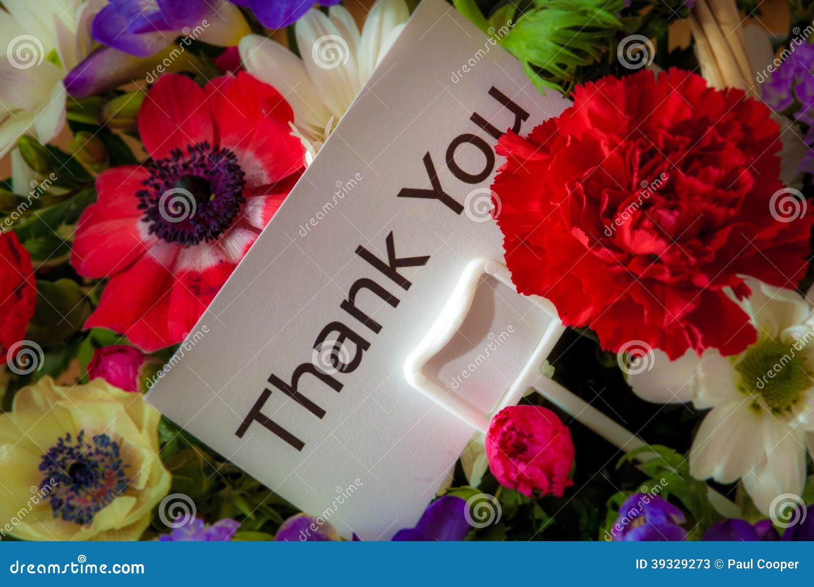 Dank u kaarden in bloemen stock afbeelding. Image of boeket - 39329273