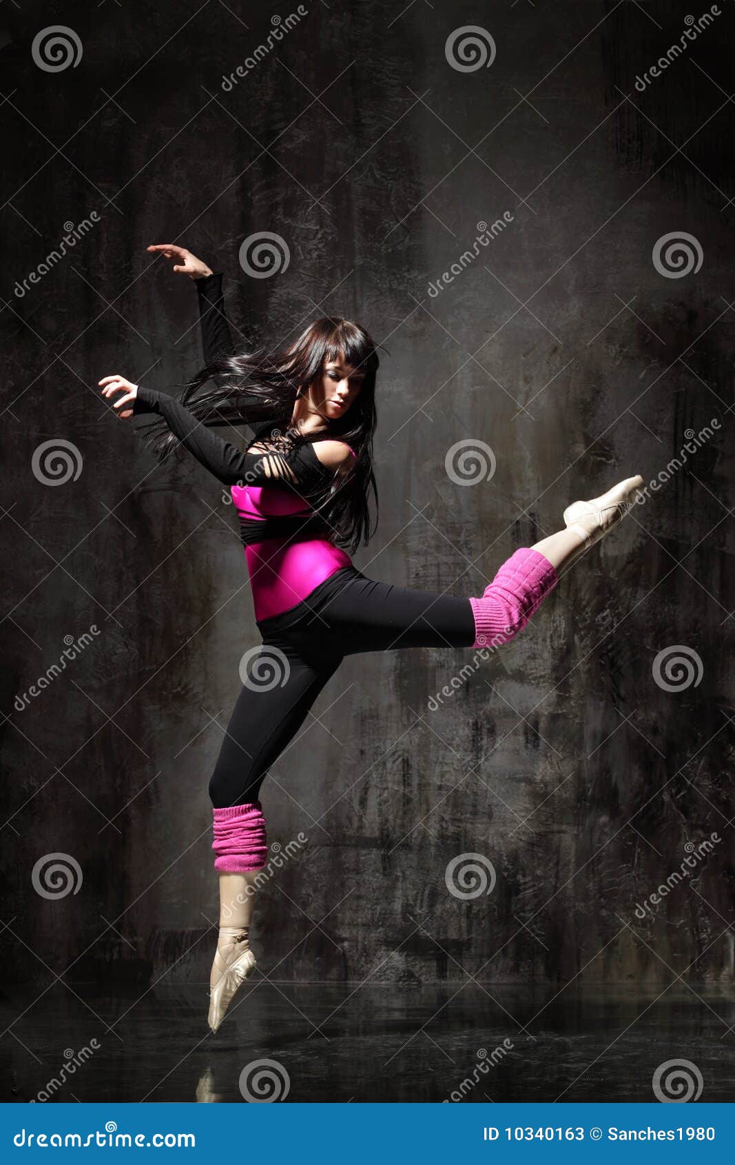 Dansare fotografering för bildbyråer. Bild av hoppa, aerobics - 10340163